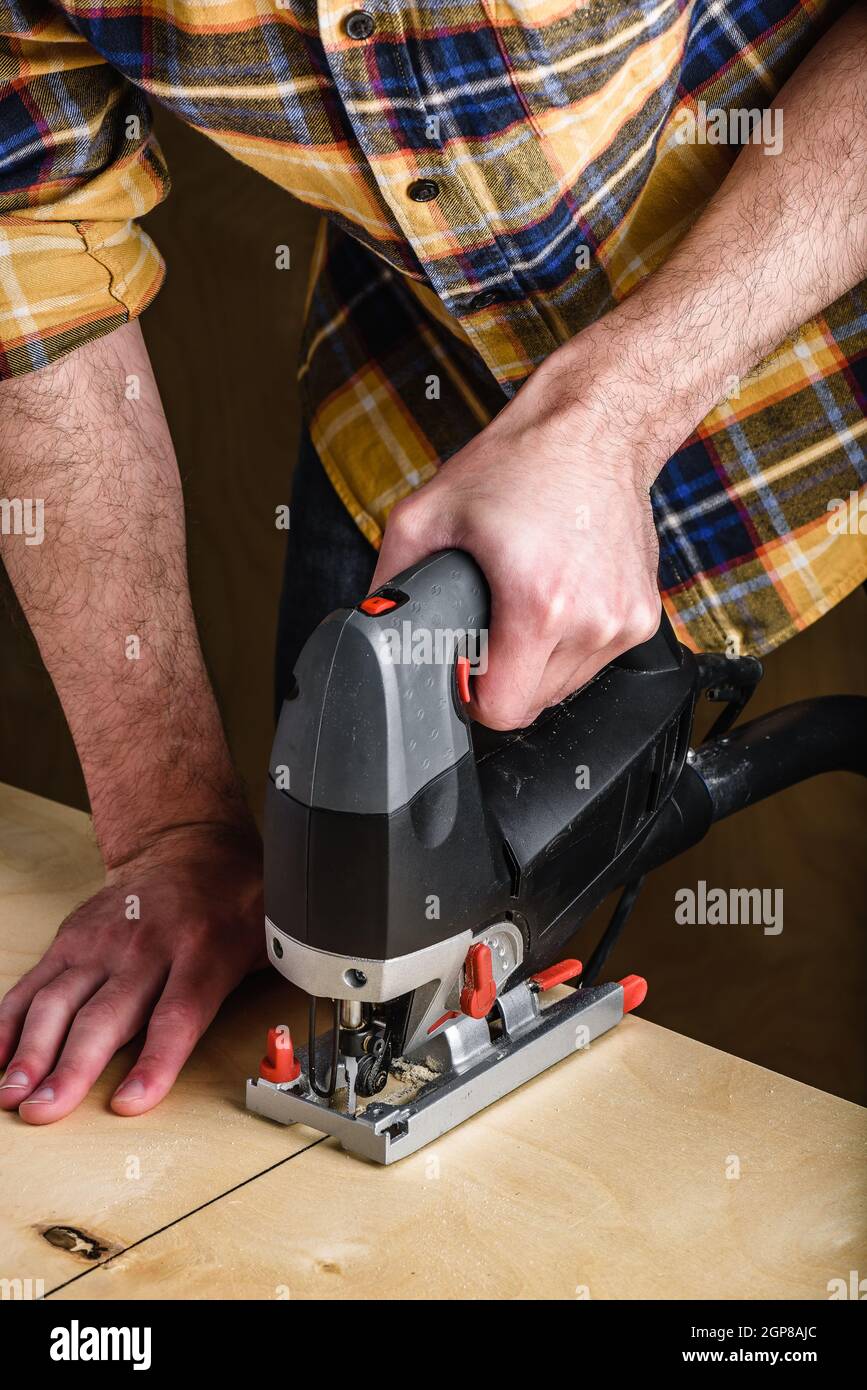 Cutting plywood hi-res stock photography and images - Alamy
