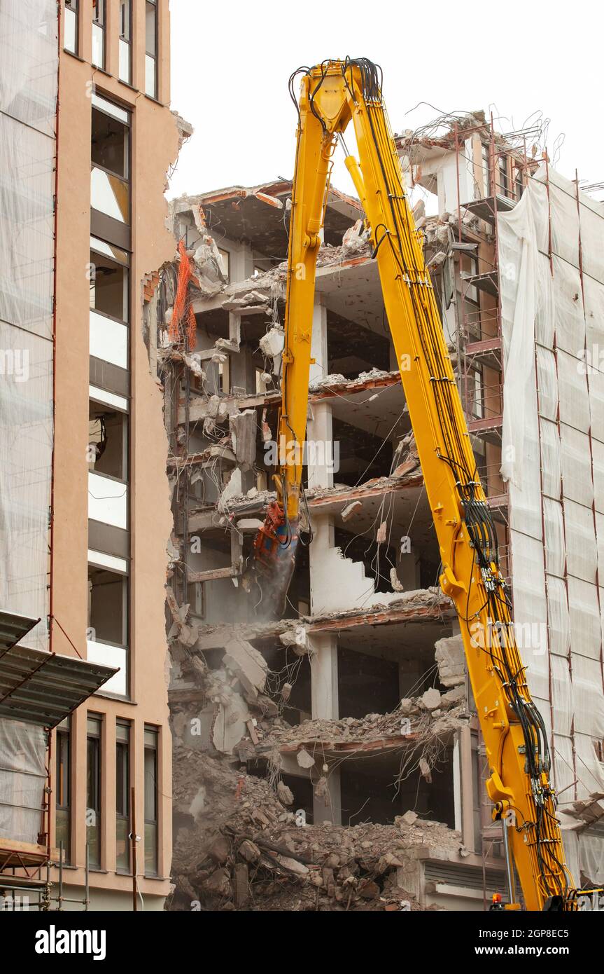 Demolition of a building for new construction, using a special ...