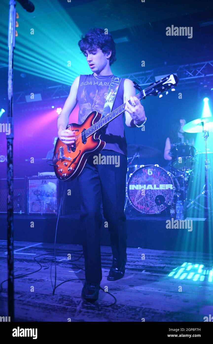 Inhaler singer hi-res stock photography and images - Alamy