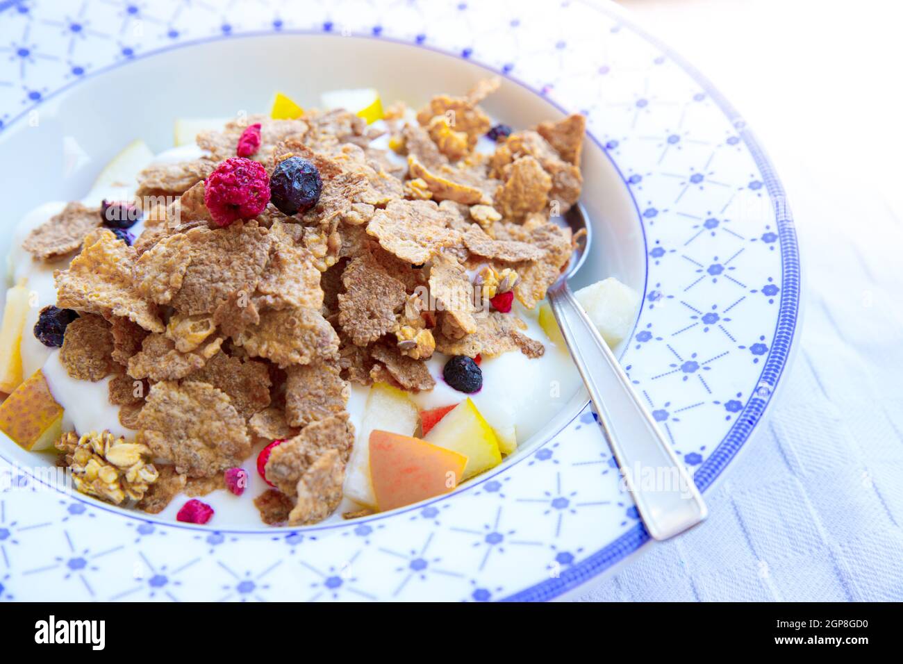 Cereals in the morning: Healthy breakfast with berries Stock Photo - Alamy