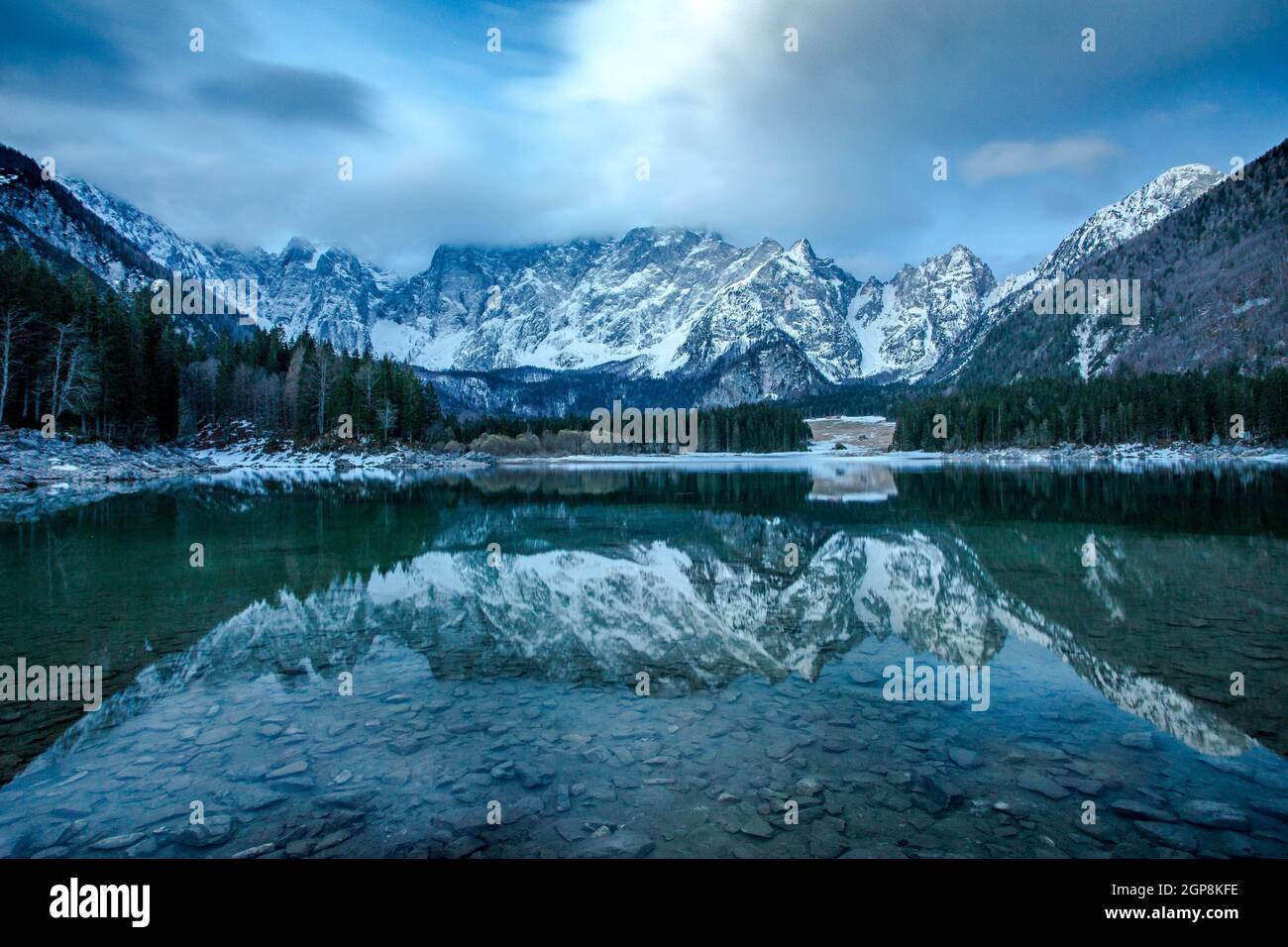 LAGO DI FUSINE, ITALIA. THE SUPERIOR LAKE OF LAGO DI FUSINE DURING BLUE ...