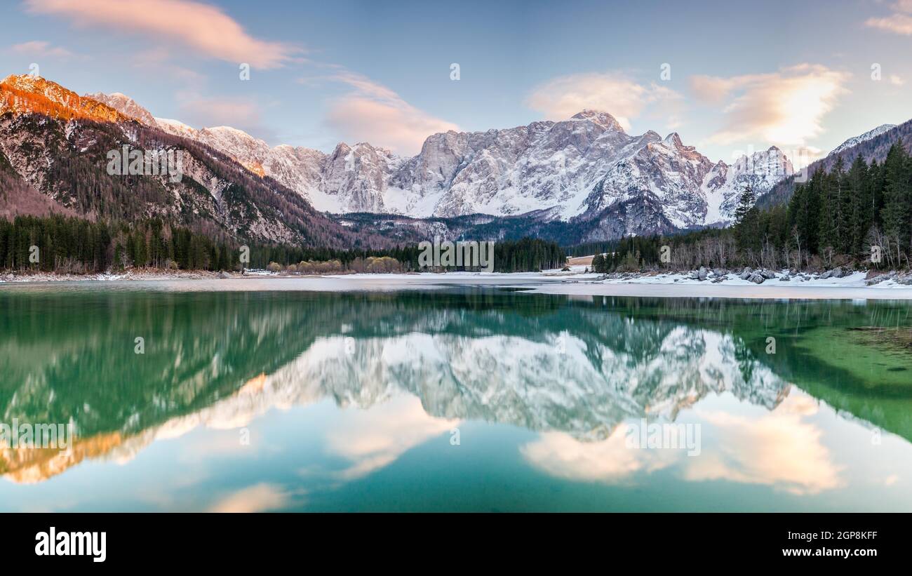 LAGO DI FUSINE, ITALIA. THE SUPERIOR LAKE OF LAGO DI FUSINE DURING ...