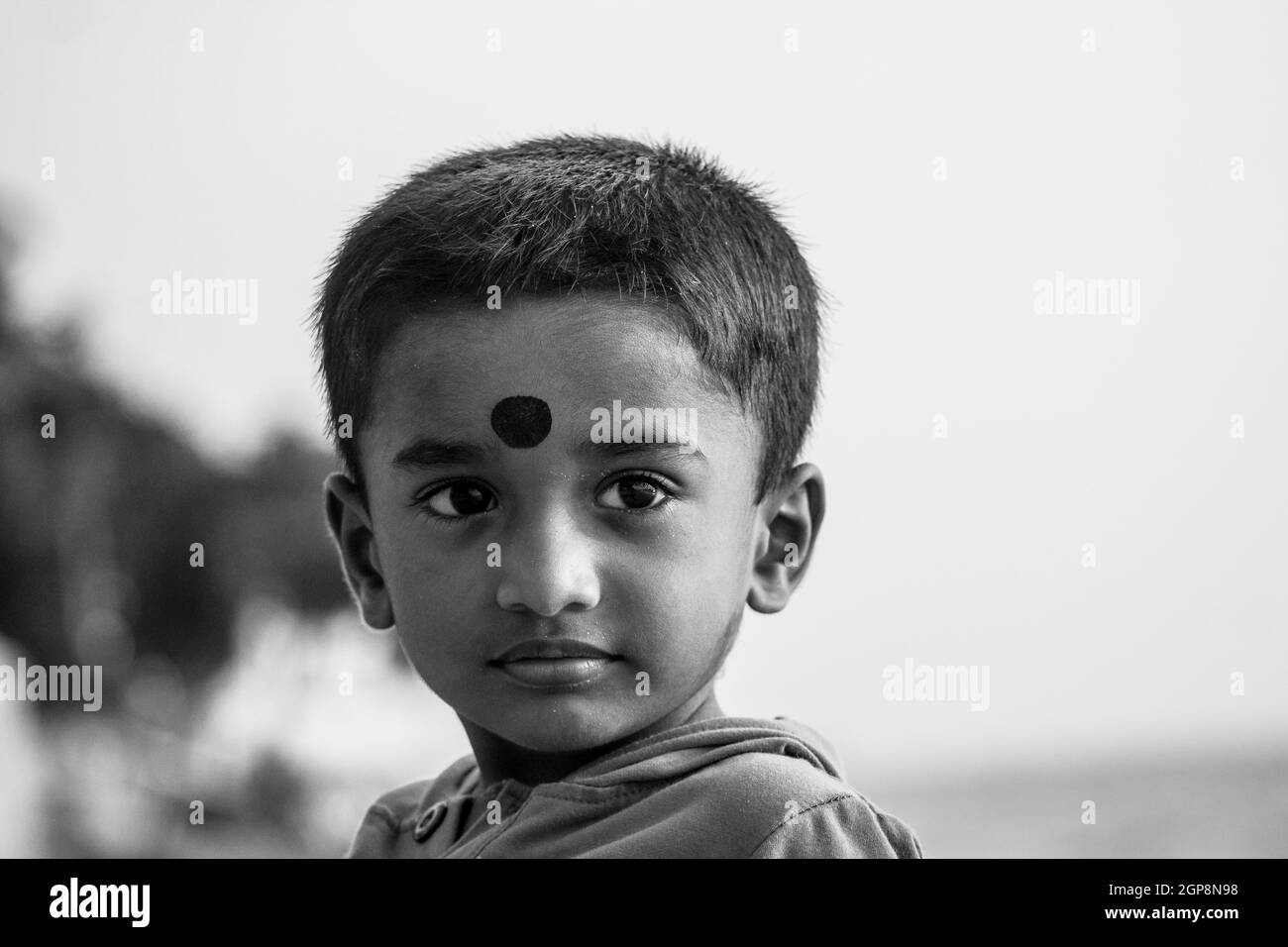 SRI-LANKA, COLOMBO. THIS SRI-LANKAN CHILD GETS THE BINDI, THIS ...