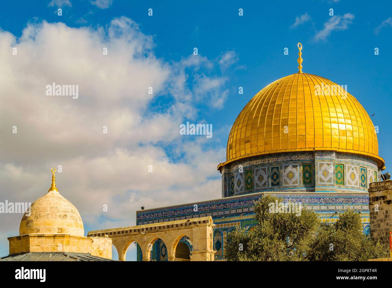 Exterior of famous rock dome building, jerusalem city Stock Photo - Alamy