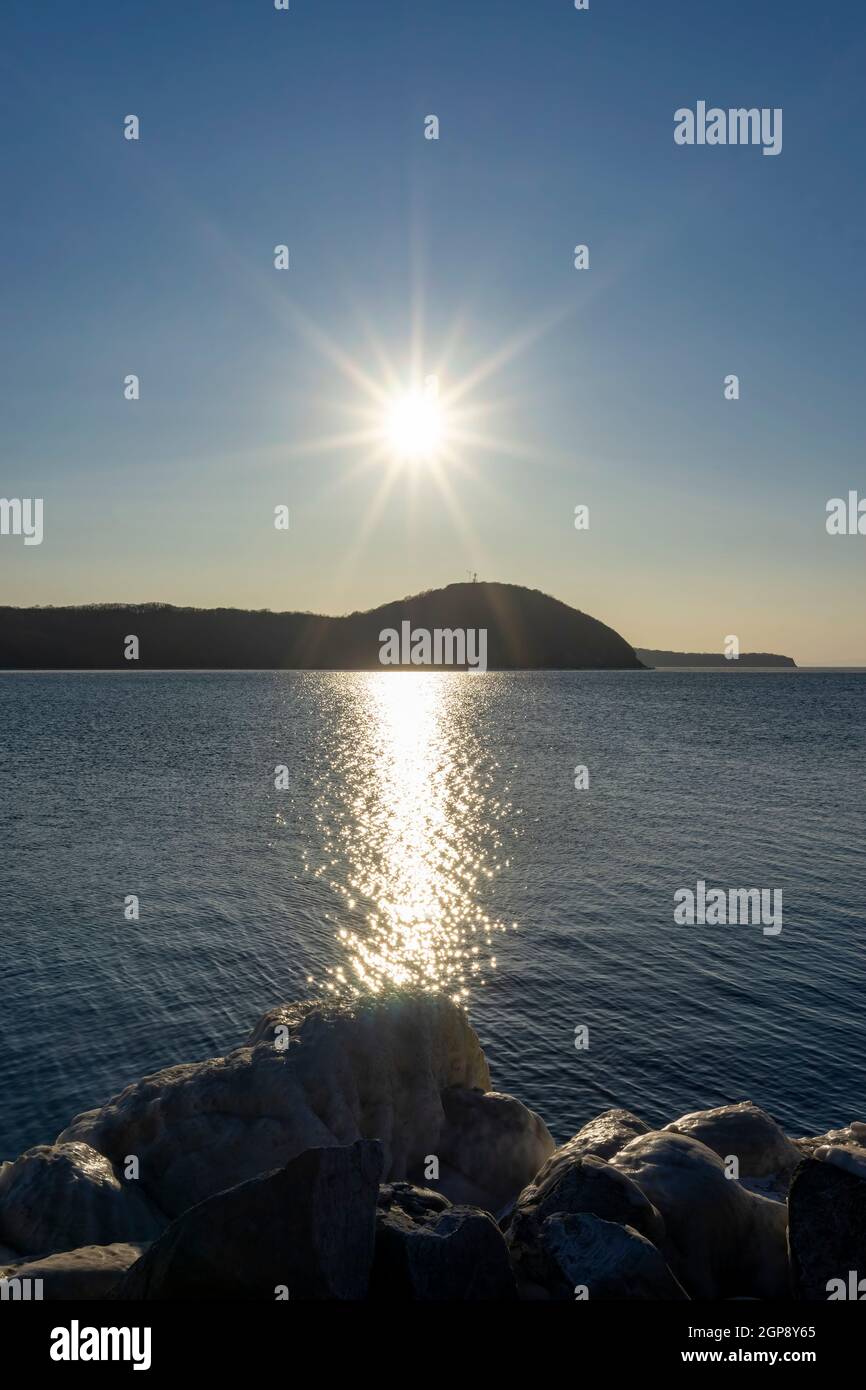 Bright sun over the seascape and icy shore Stock Photo - Alamy