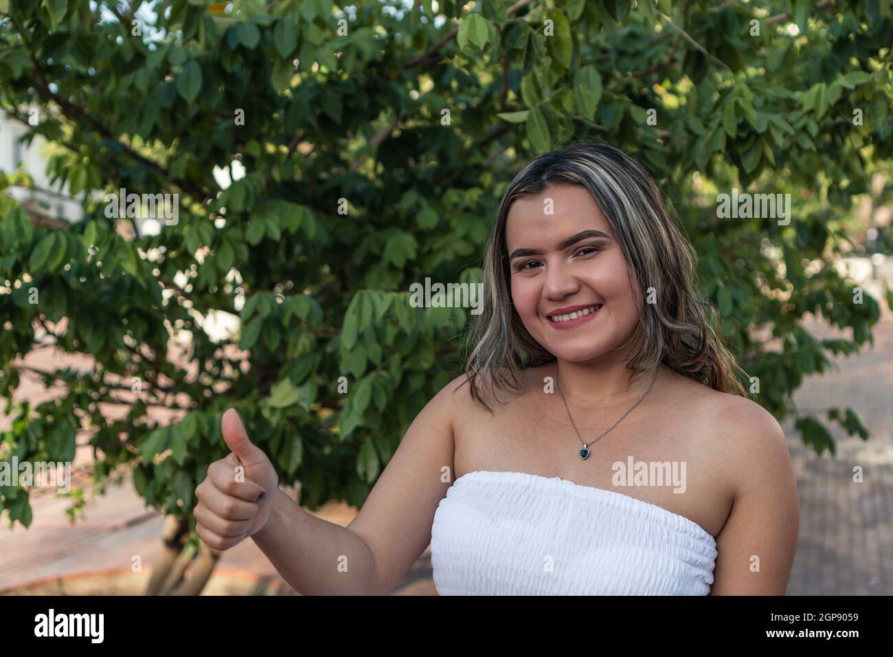 Portrait pretty hispanic lady hi-res stock photography and images - Alamy