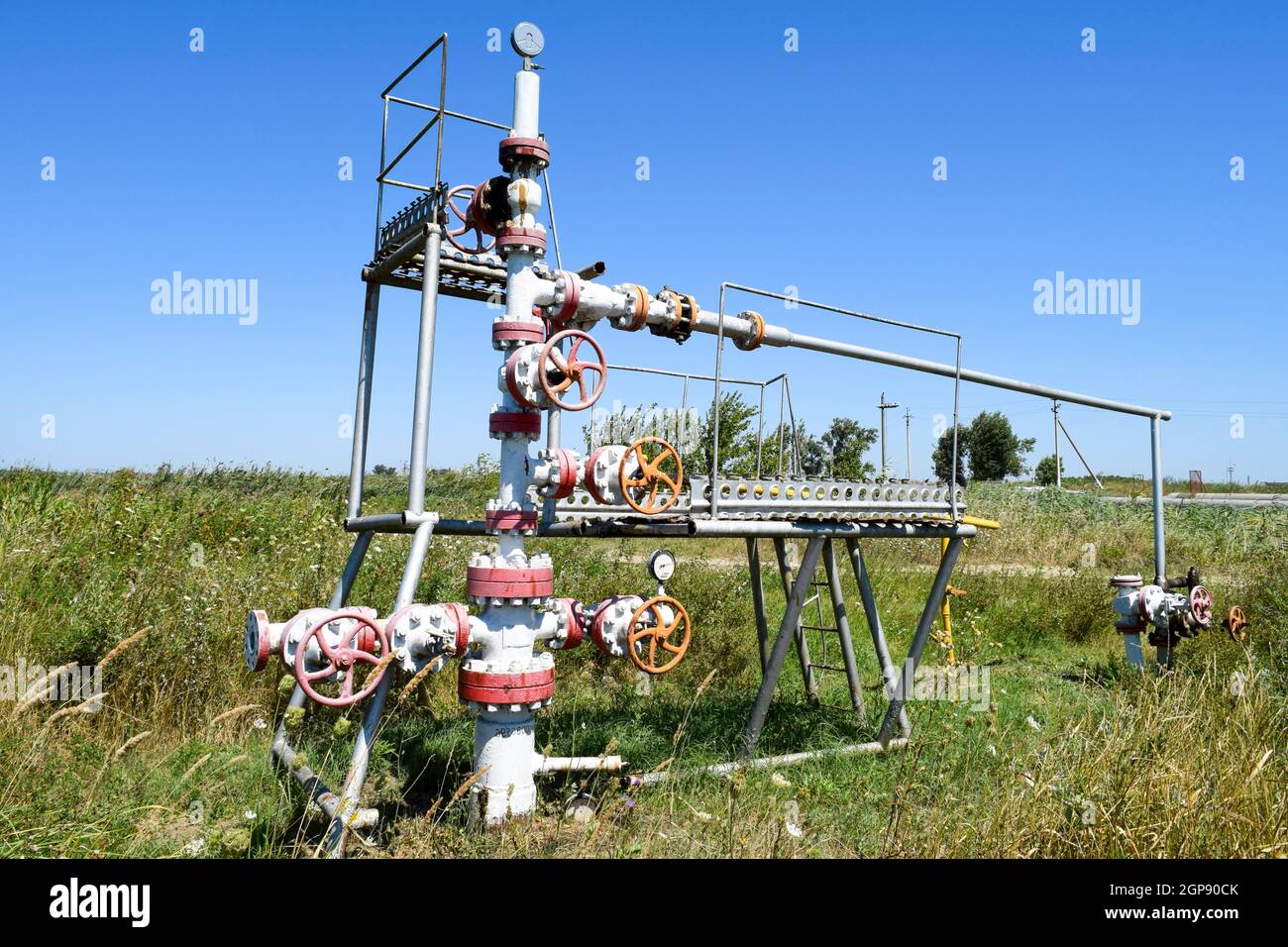 Wellhead manifold hi-res stock photography and images - Alamy