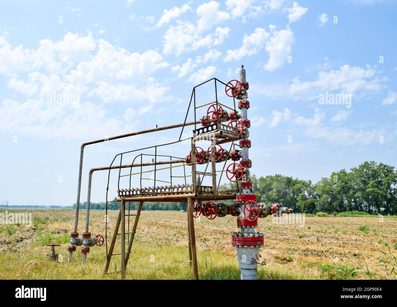 Wellhead manifold hi-res stock photography and images - Alamy