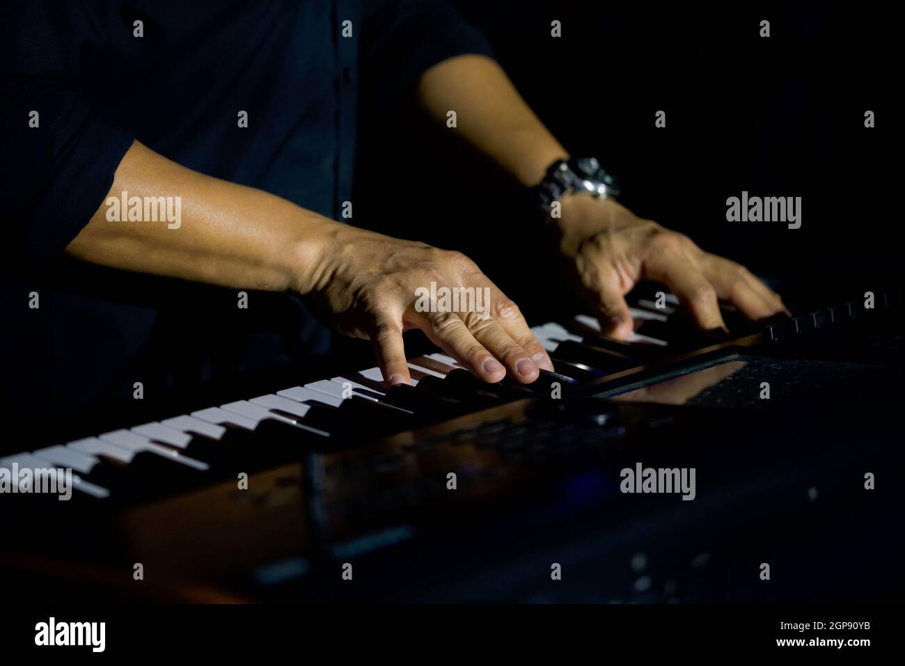 Hand on electric piano keyboard hi-res stock photography and images - Alamy