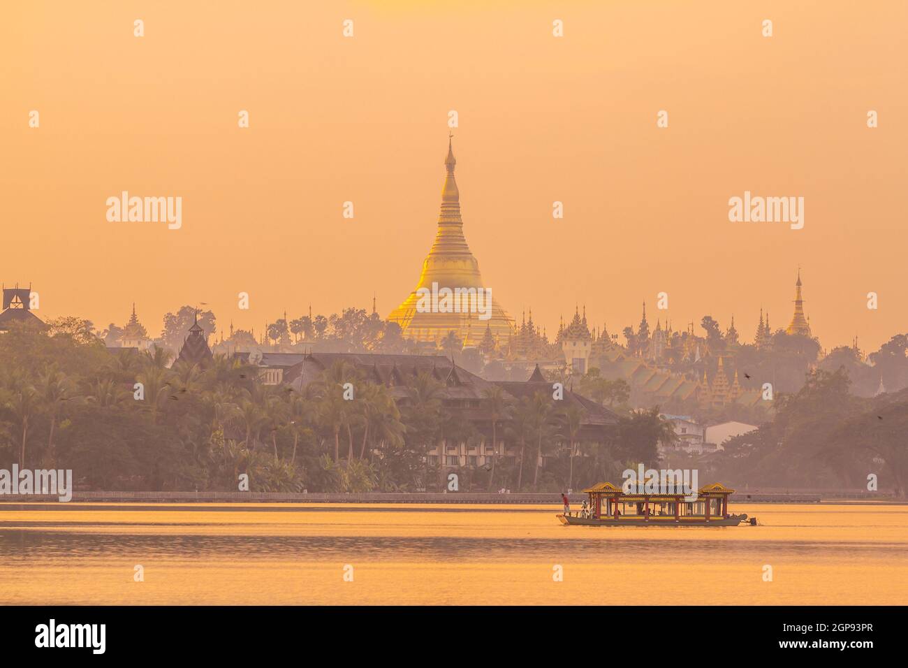 Shwedagon pagoda, at sunset, the Golden Pagoda, Yangon Myanmar Stock ...
