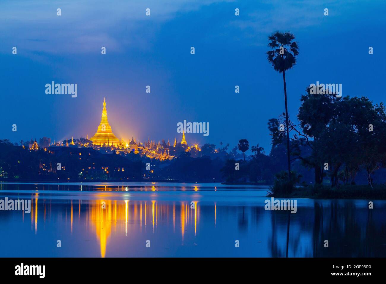 Shwedagon pagoda, at sunset, the Golden Pagoda, Yangon Myanmar Stock ...