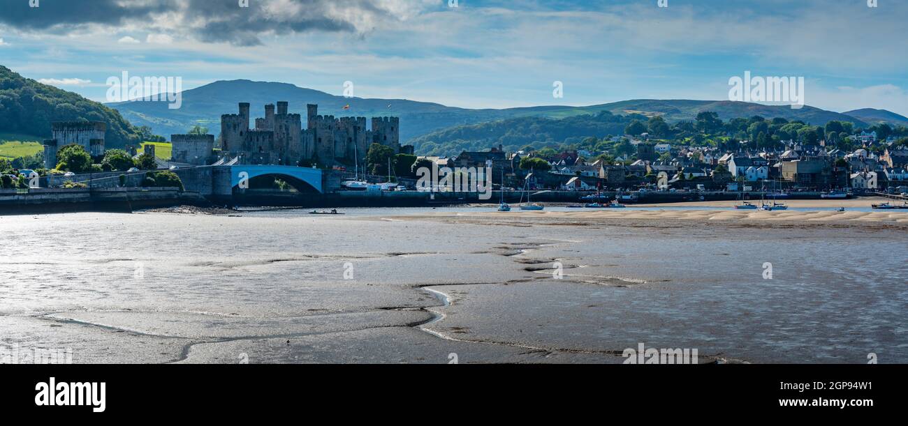 Conwy castle architecture hi-res stock photography and images - Alamy