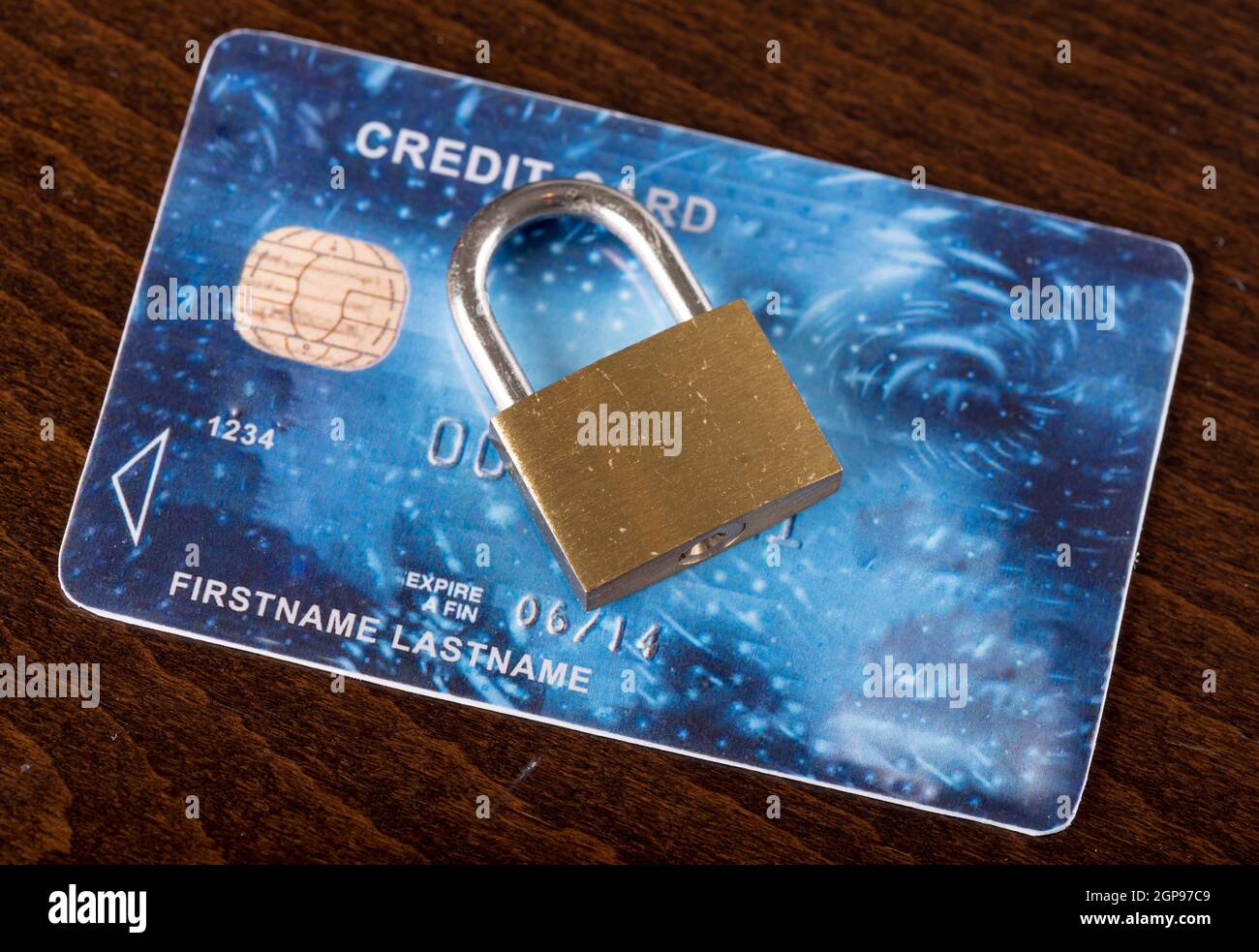 Padlock on a credit card, security concept Stock Photo - Alamy