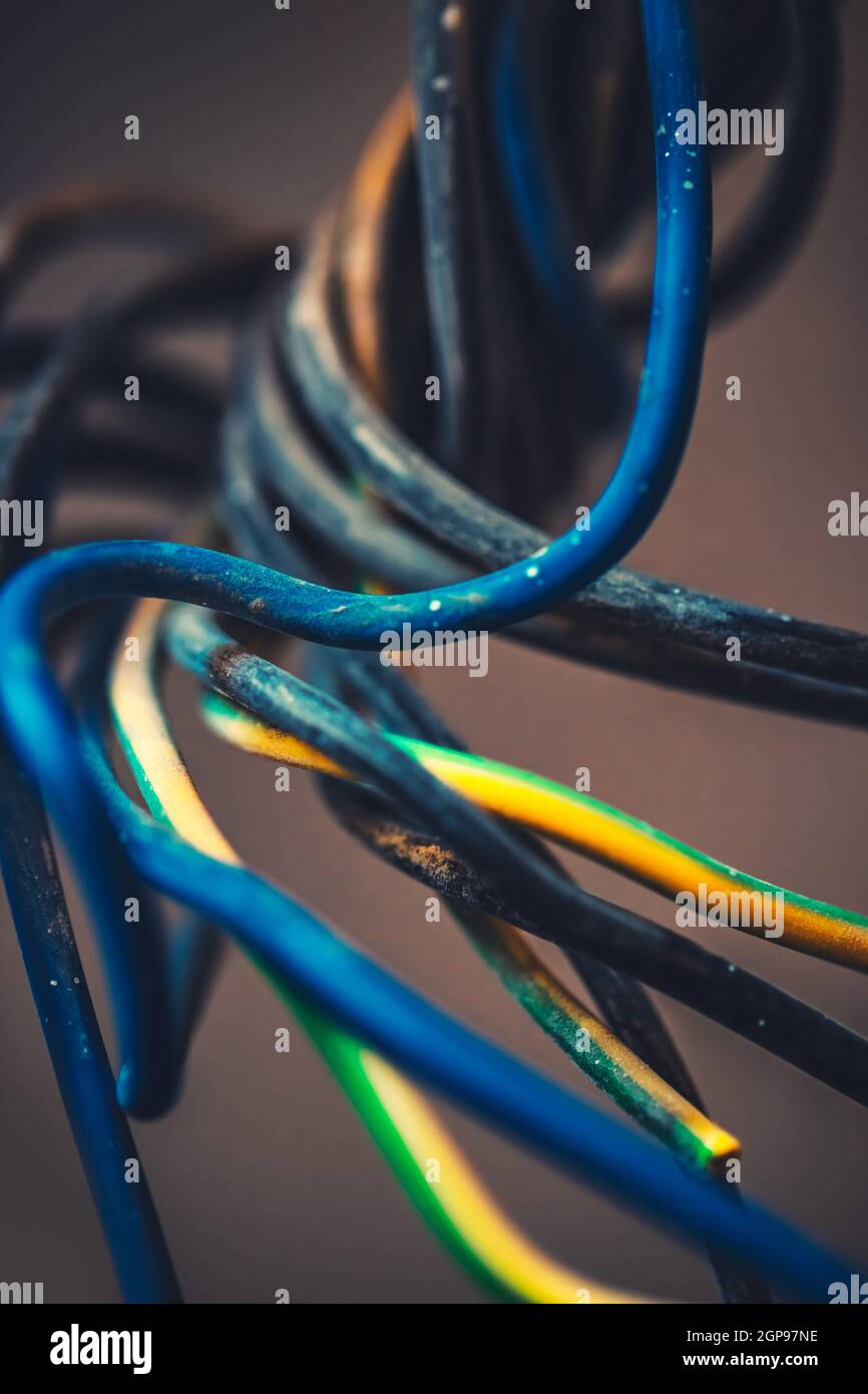 Tangled wires hi-res stock photography and images - Alamy