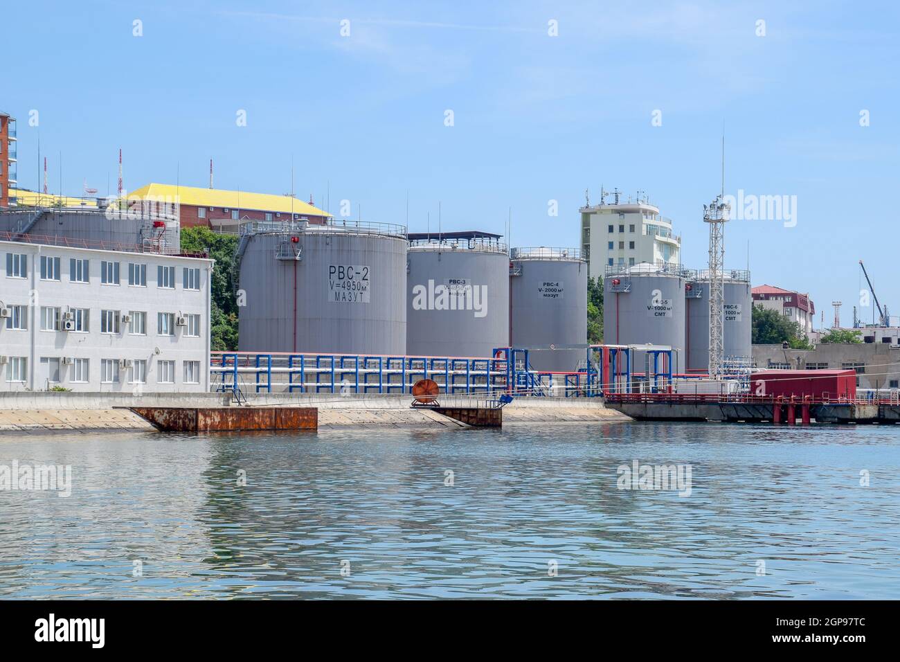 Oil storage tanks russia hi-res stock photography and images - Alamy