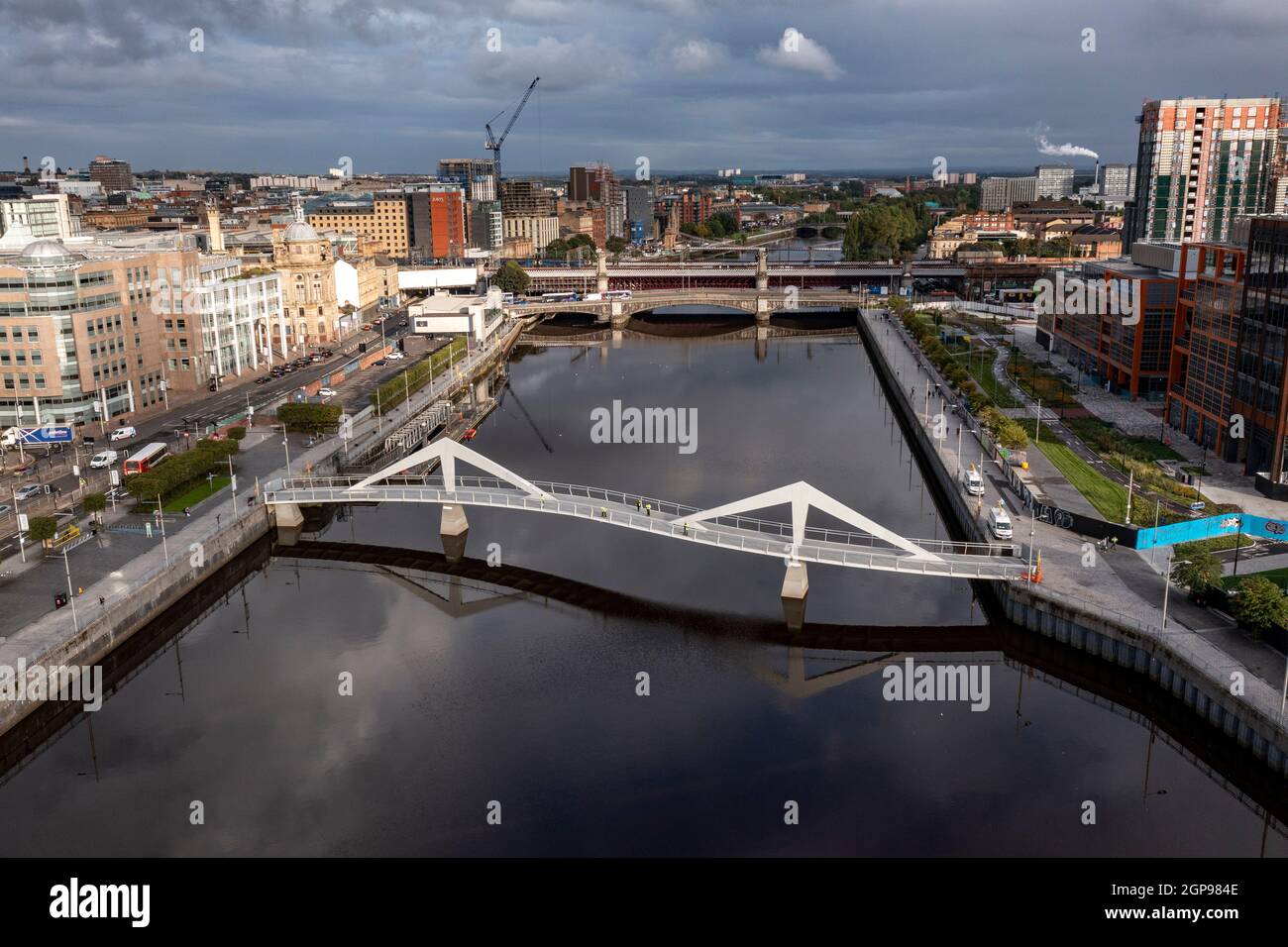 Aerial looking down from above tradeston bridge hi-res stock ...