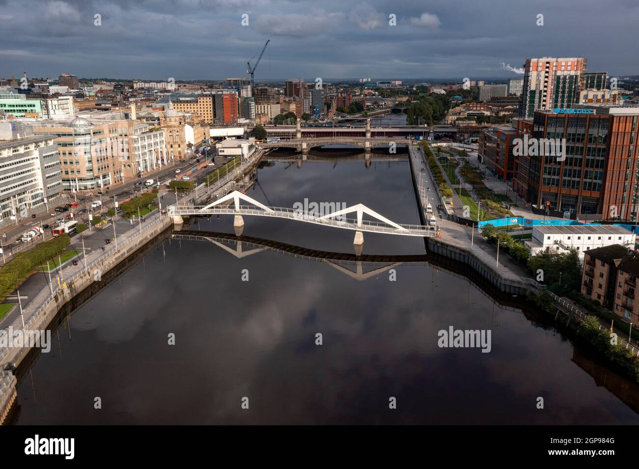 Aerial looking down from above tradeston bridge hi-res stock ...