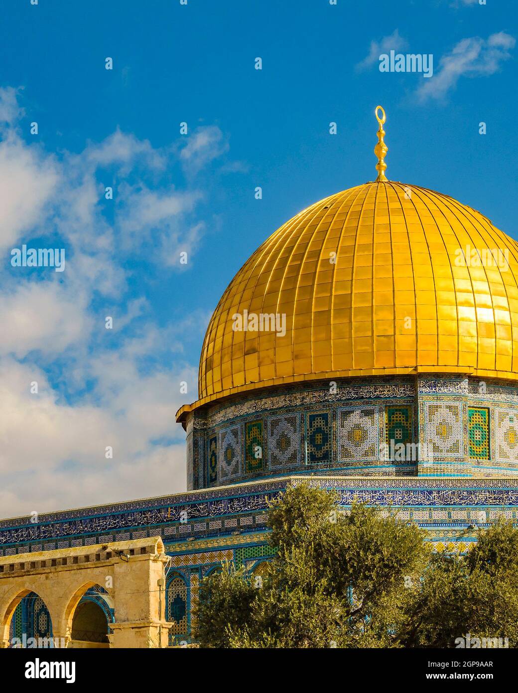 Exterior of famous rock dome building, jerusalem city Stock Photo - Alamy