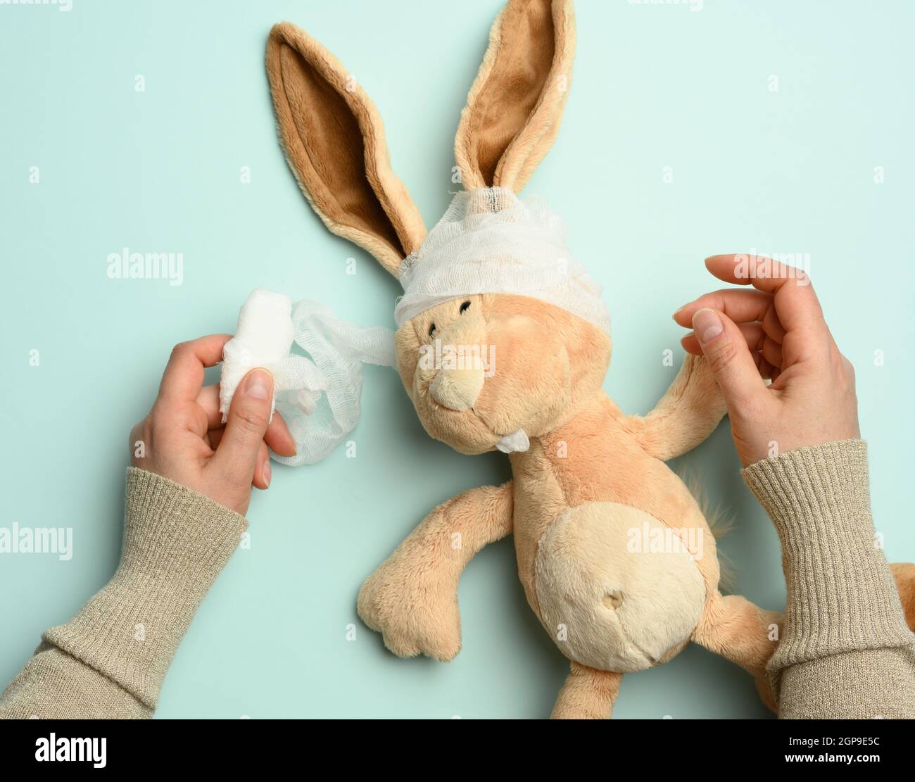 Injured rabbit hi-res stock photography and images - Alamy