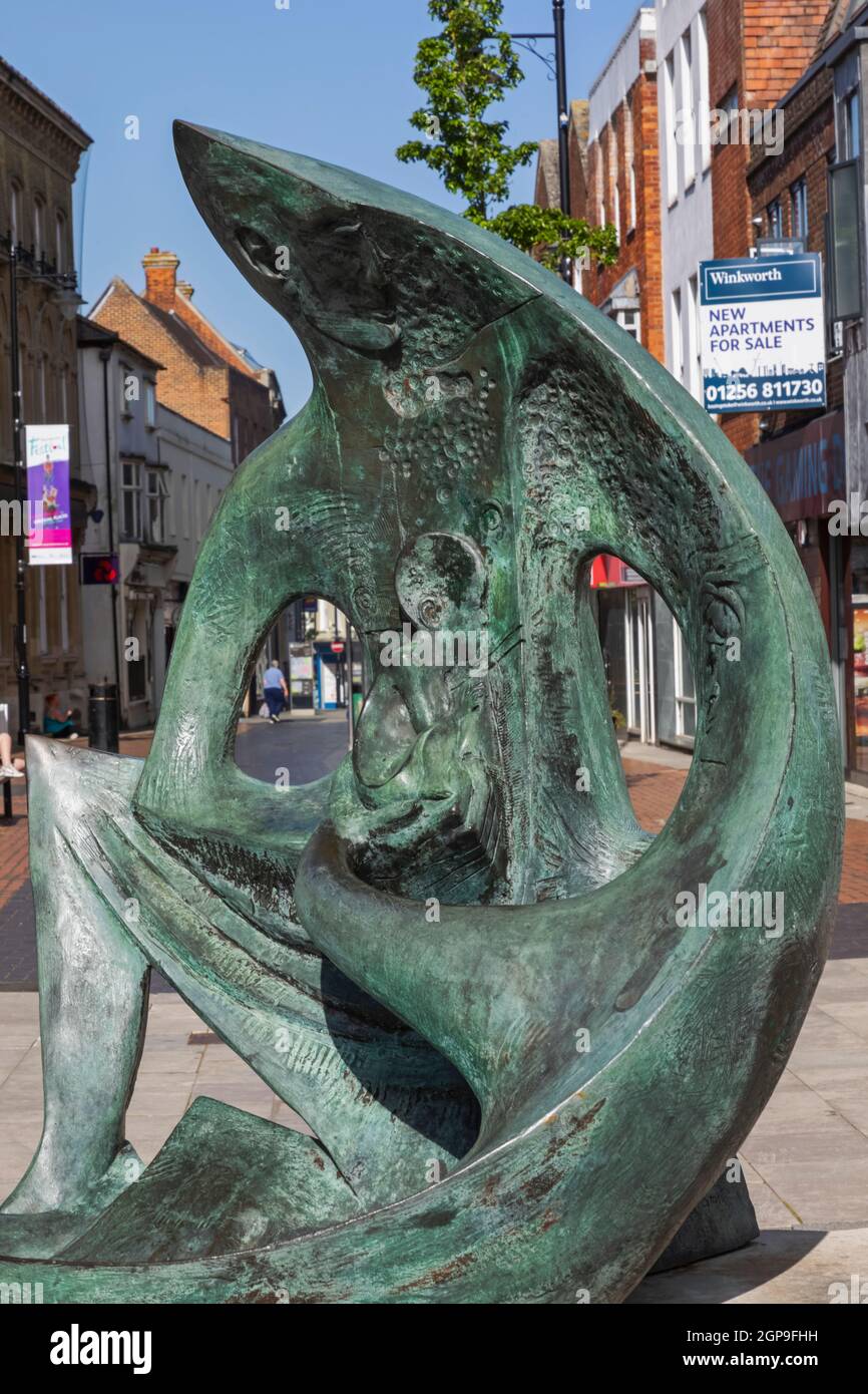 Basingstoke sculptures hi-res stock photography and images - Alamy