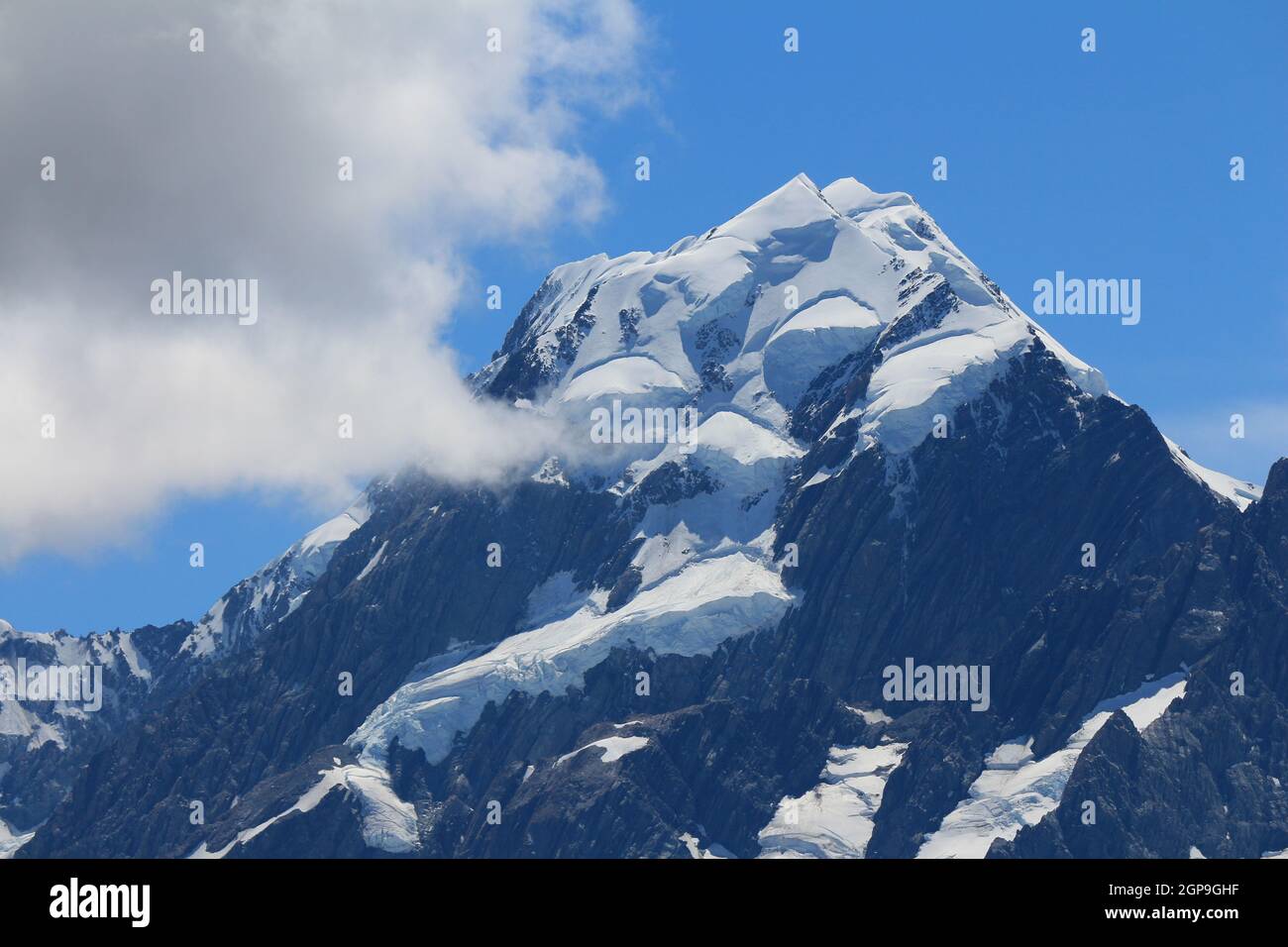 Peak of Mount Cook and cloud Stock Photo - Alamy