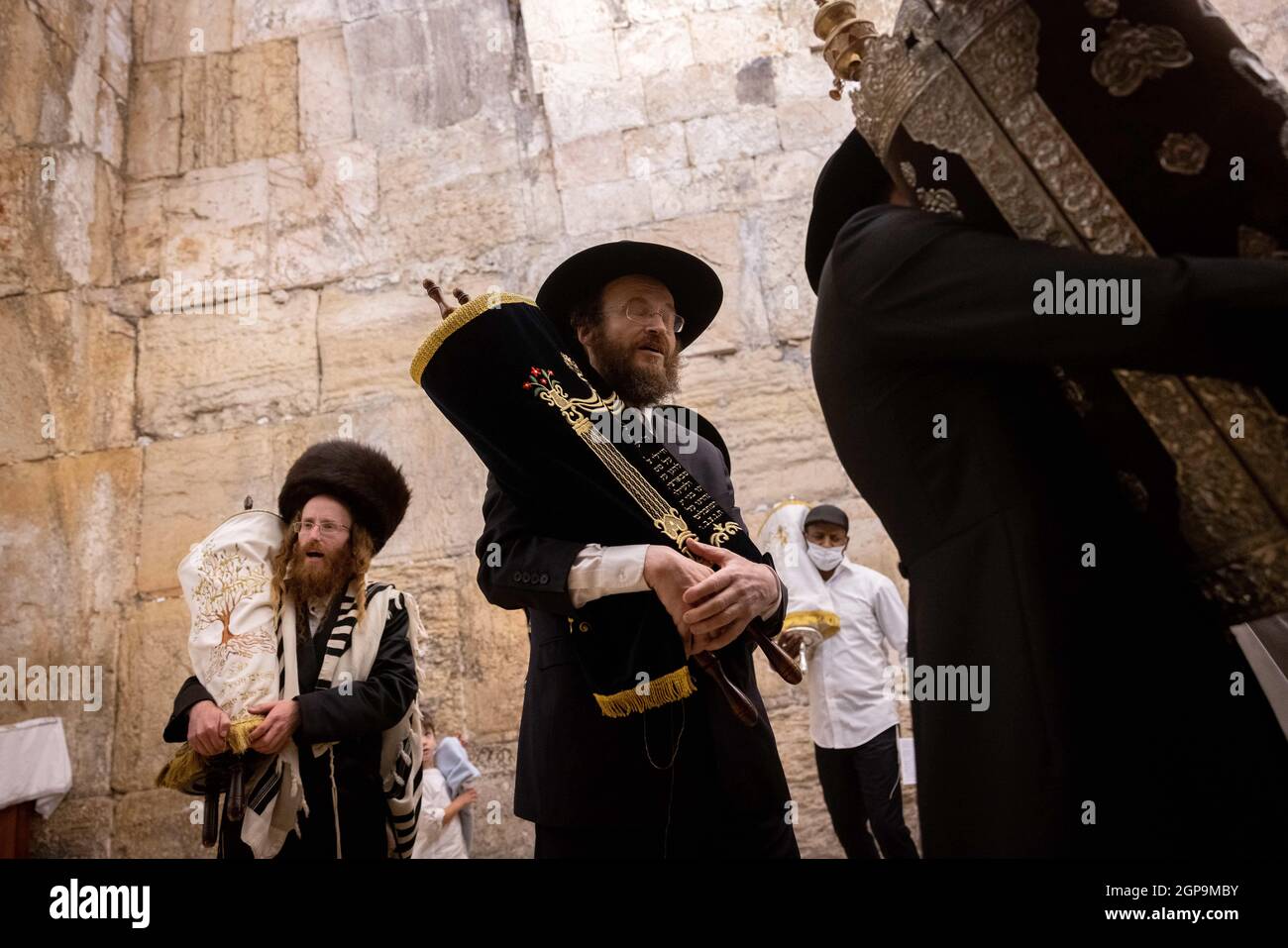 Torah celebrations hi-res stock photography and images - Alamy