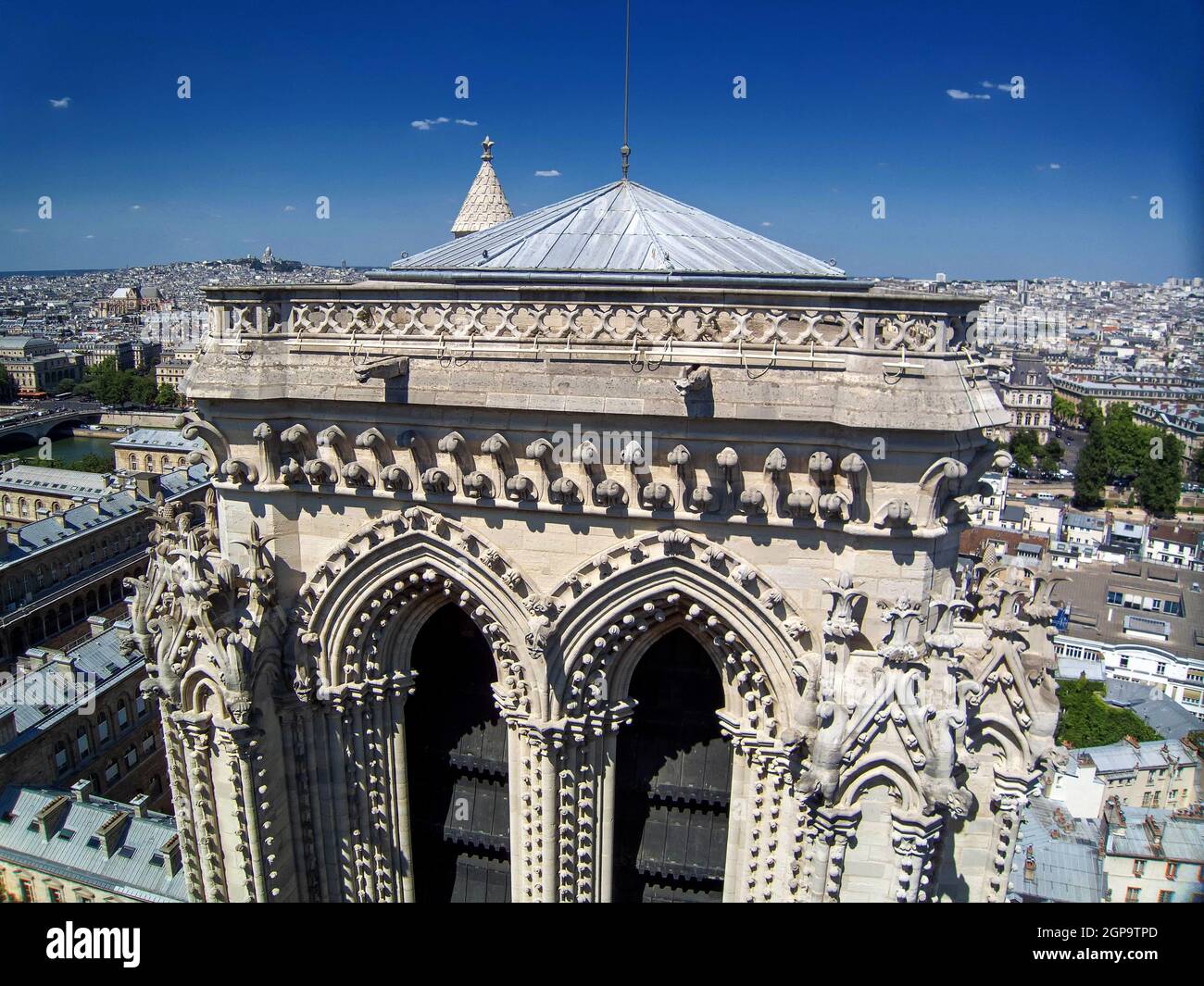 Cathedrale Notre Dame de Paris cite - catholic dome Stock Photo - Alamy