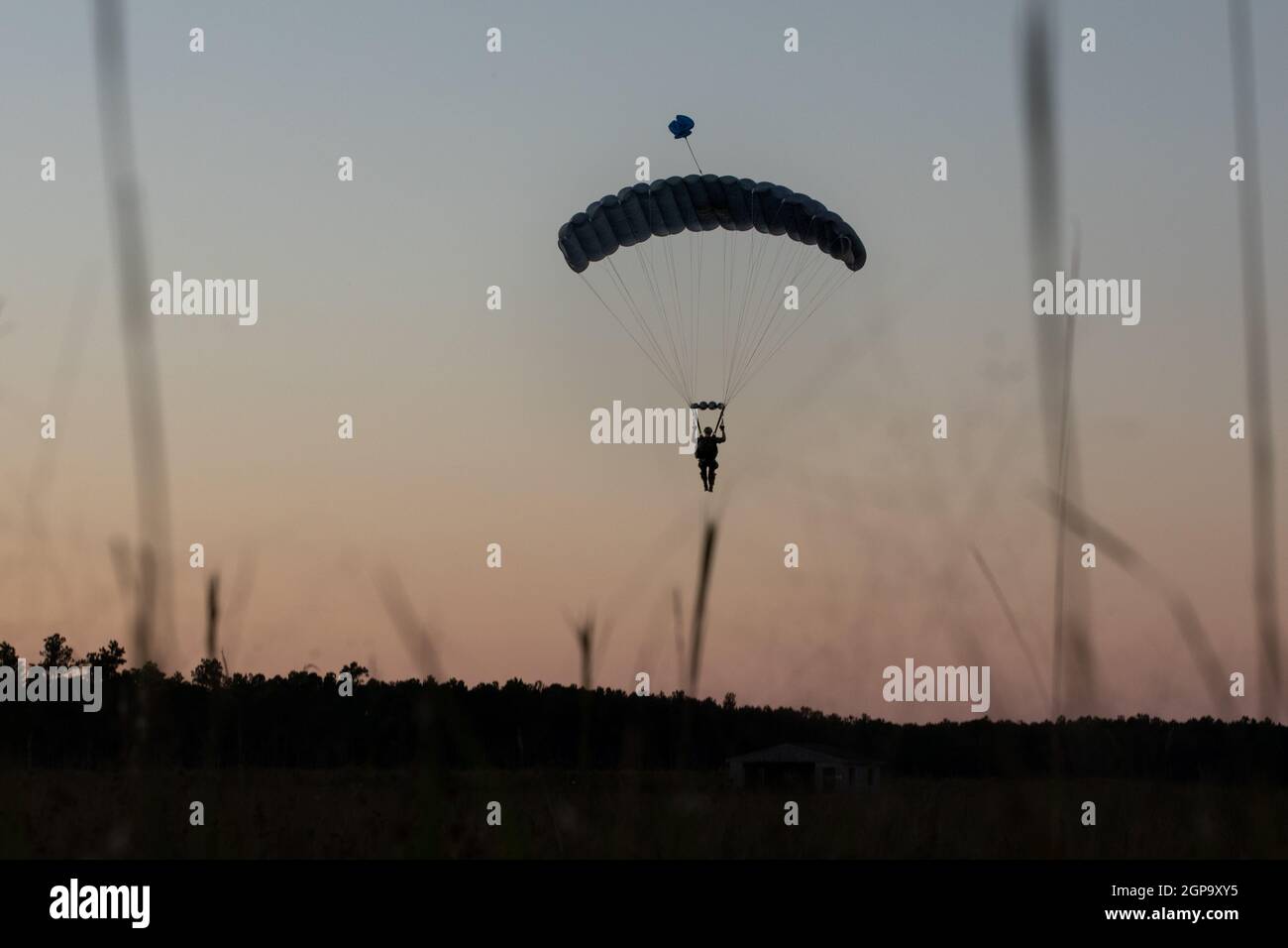 A U.S. Marine Corps reconnaissance Marine with 1st Platoon, Charlie ...