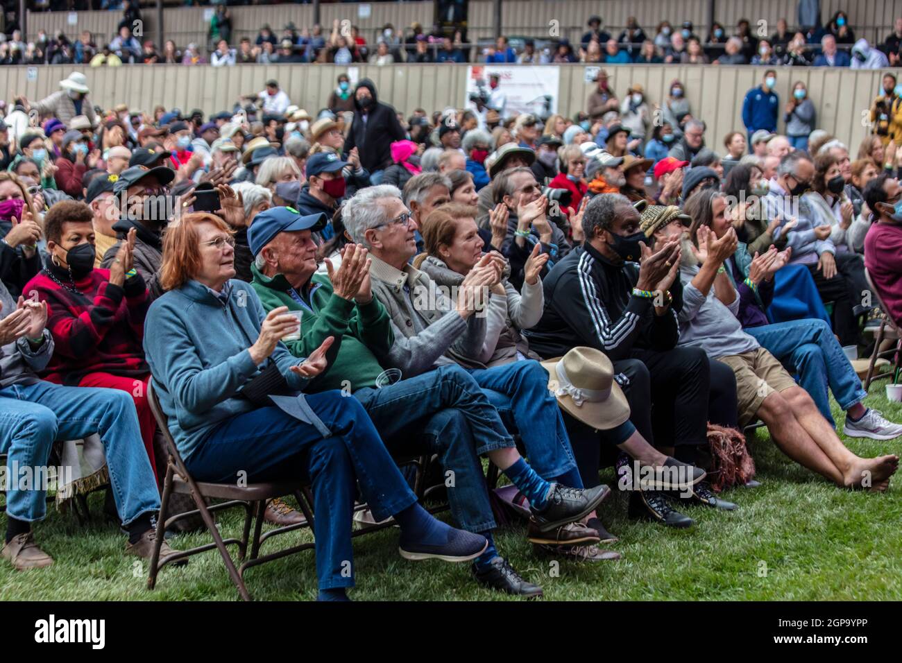 Appreciative audience hi-res stock photography and images - Alamy