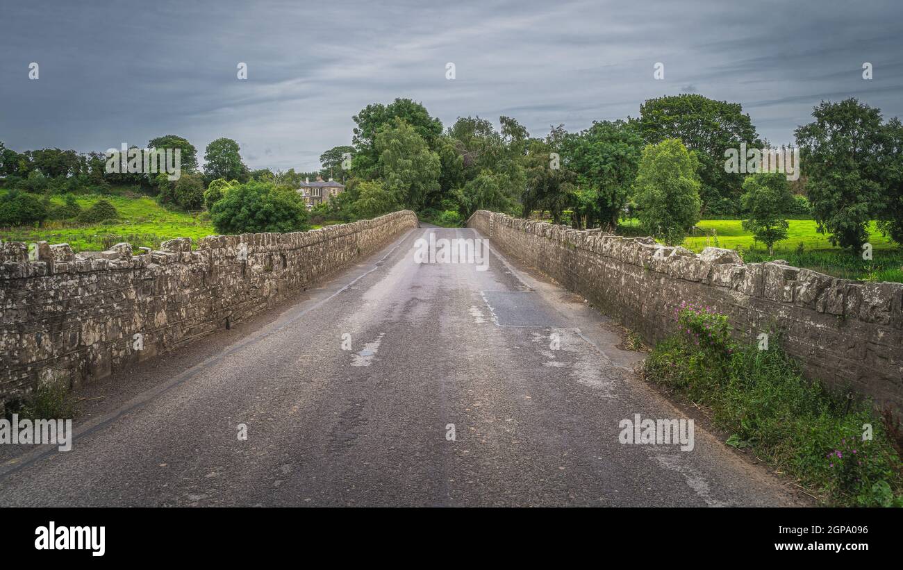 Road leading over old, 12th century stone Bective Bridge over Boyne ...