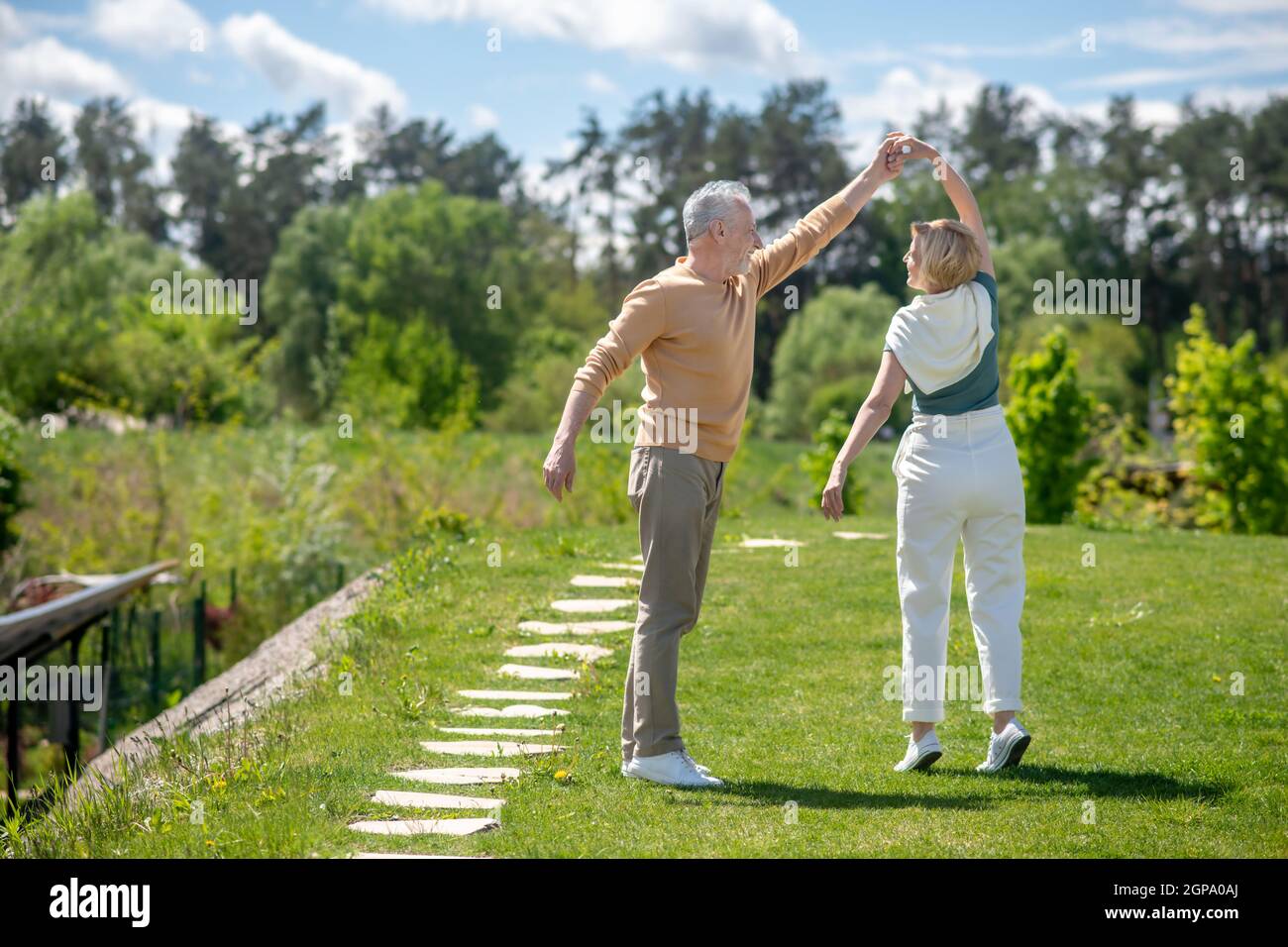 Man giving a woman a dancing lesson Stock Photo - Alamy