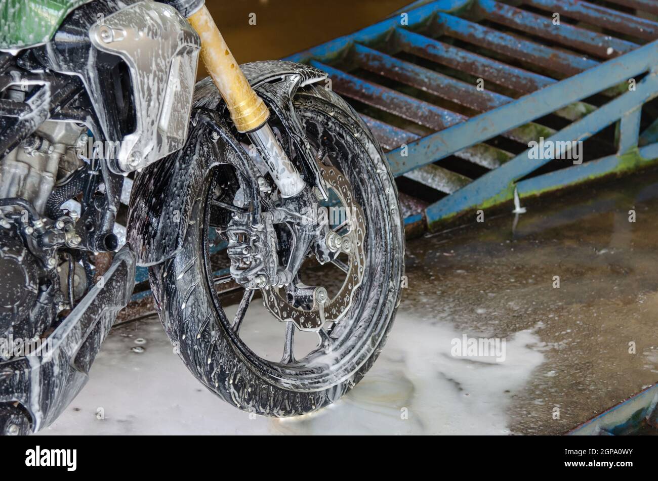Clean up the motorcycle wash at the car wash shop Stock Photo - Alamy