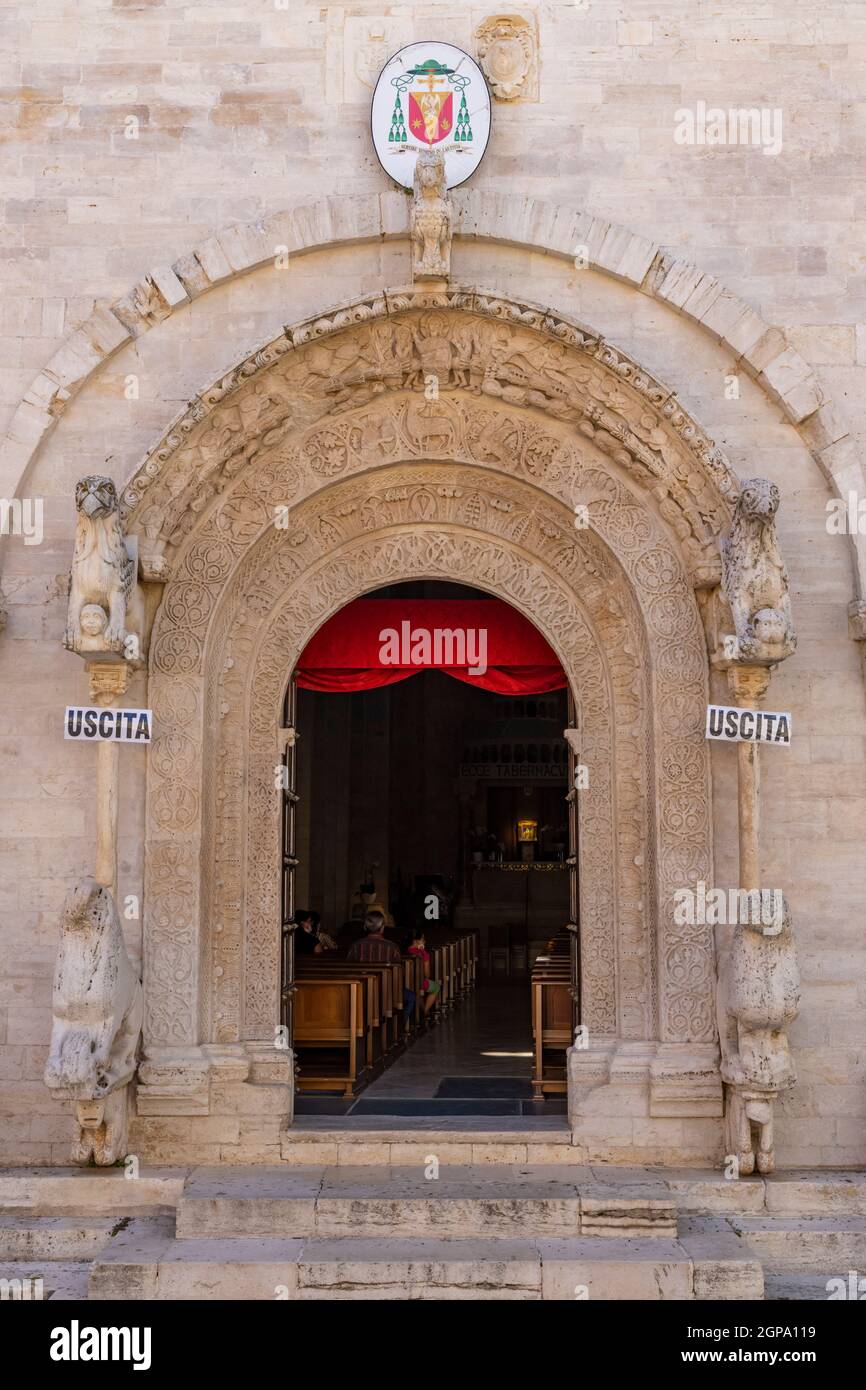 Ruvo cathedral hi-res stock photography and images - Alamy