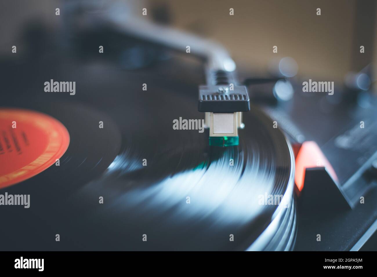Close up picture of a record player, playing a record Stock Photo - Alamy