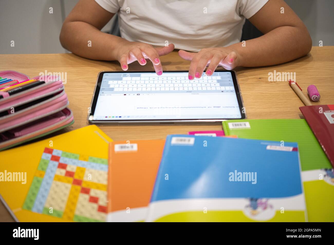 Oldenburg, Germany. 28th Sep, 2021. ILLUSTRATION - An elementary school ...