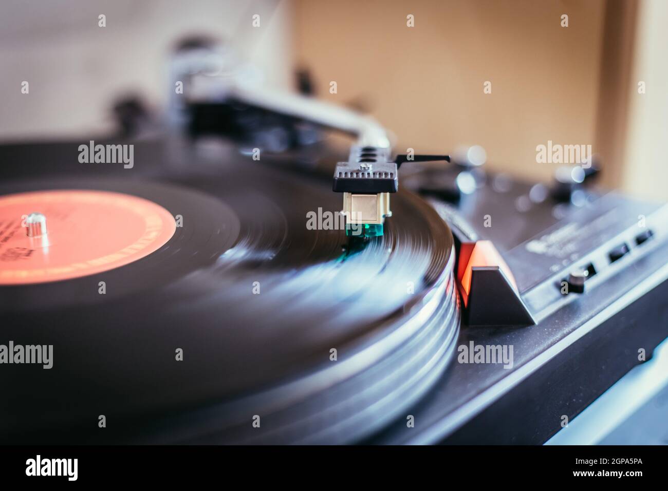 Close up picture of a record player, playing a record Stock Photo - Alamy