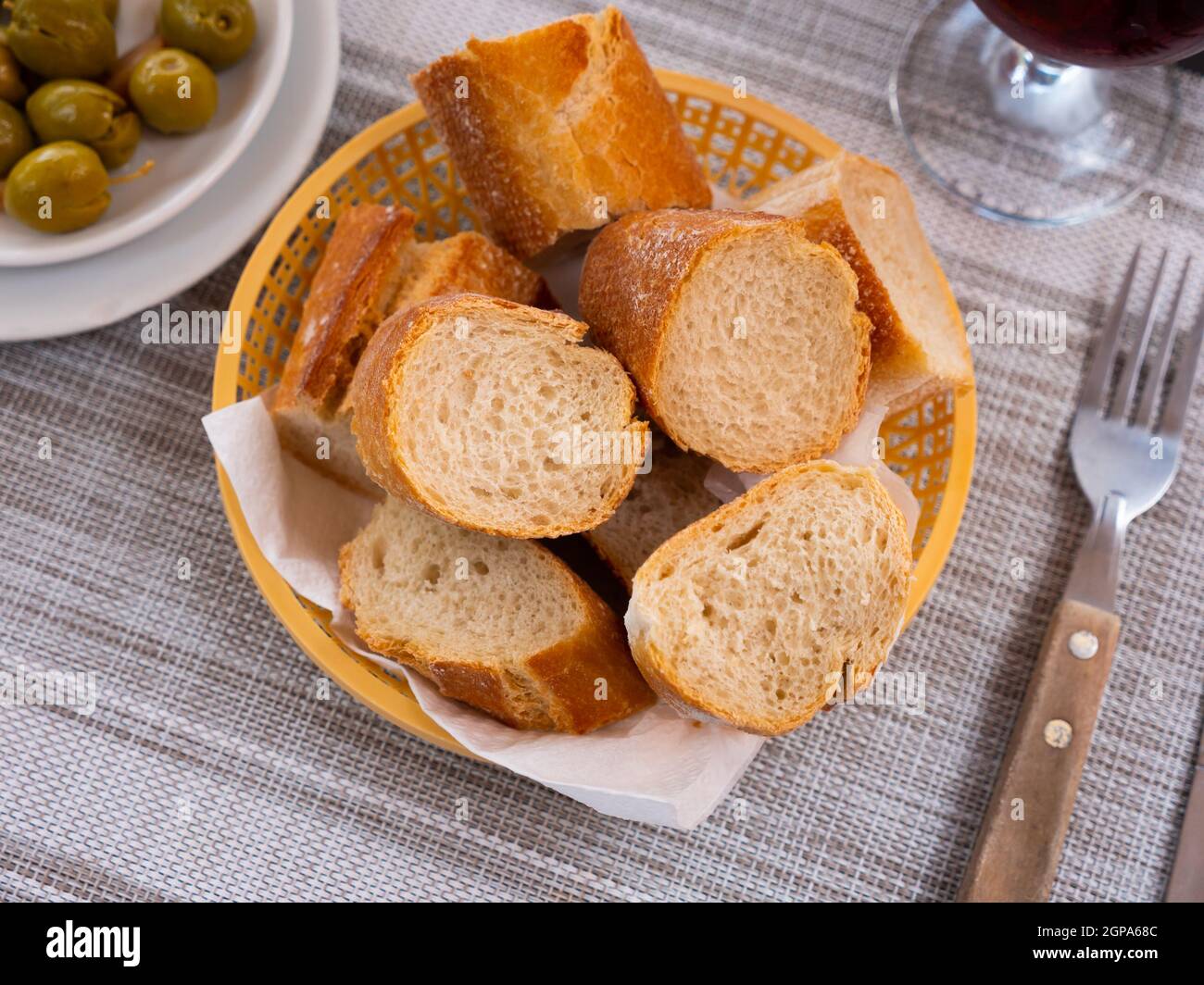A sliced loaf of bread served on a wooden cutting board Stock Photo - Alamy