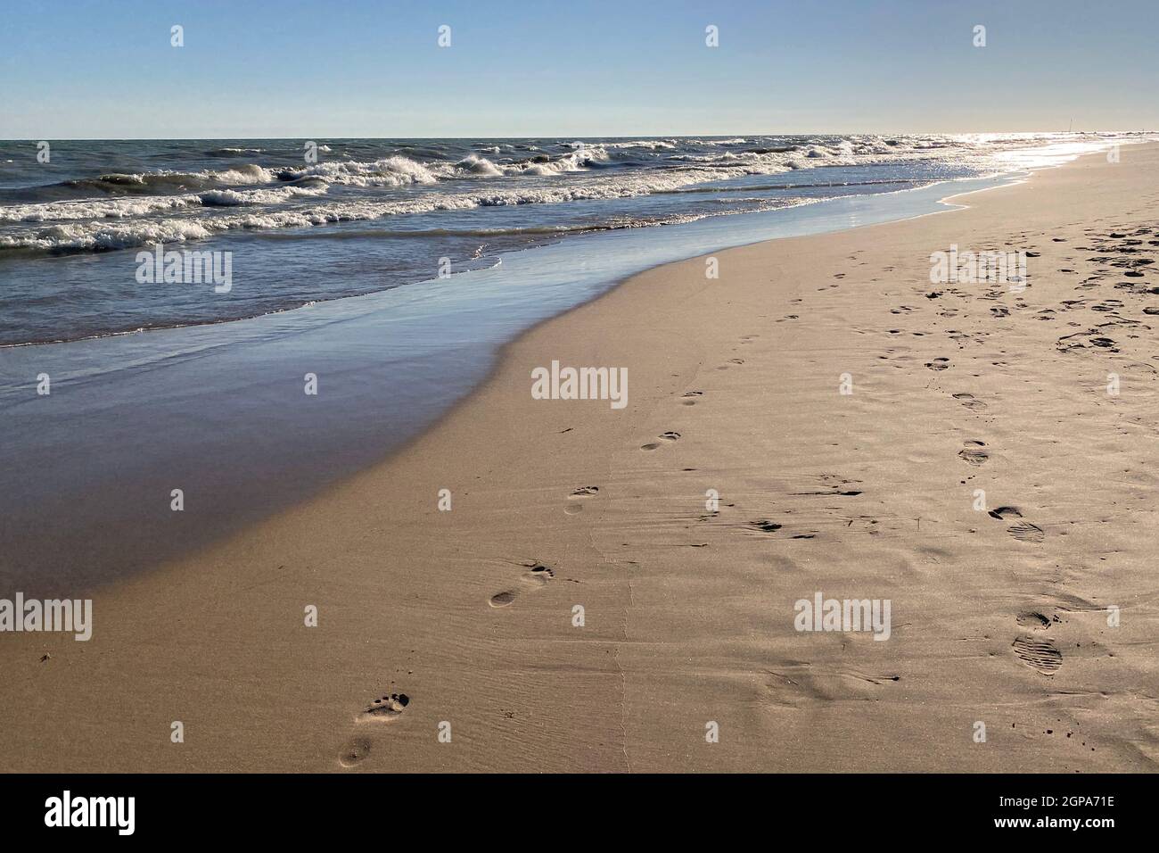 Walking along Gillson Beach on Lake Michigan's Illinois shoreline in ...