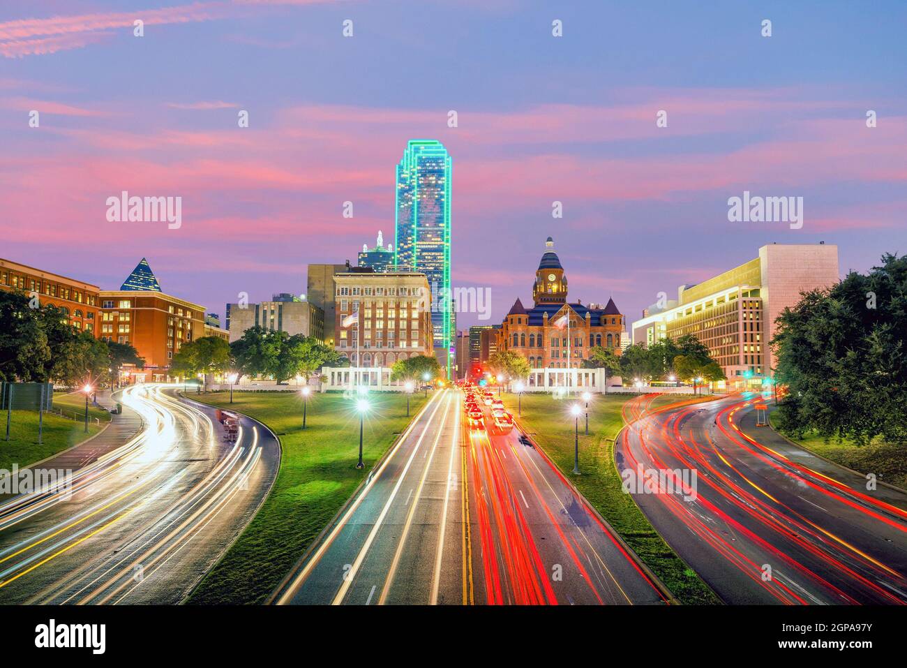 Dallas skyline freeway traffic hi-res stock photography and images - Alamy