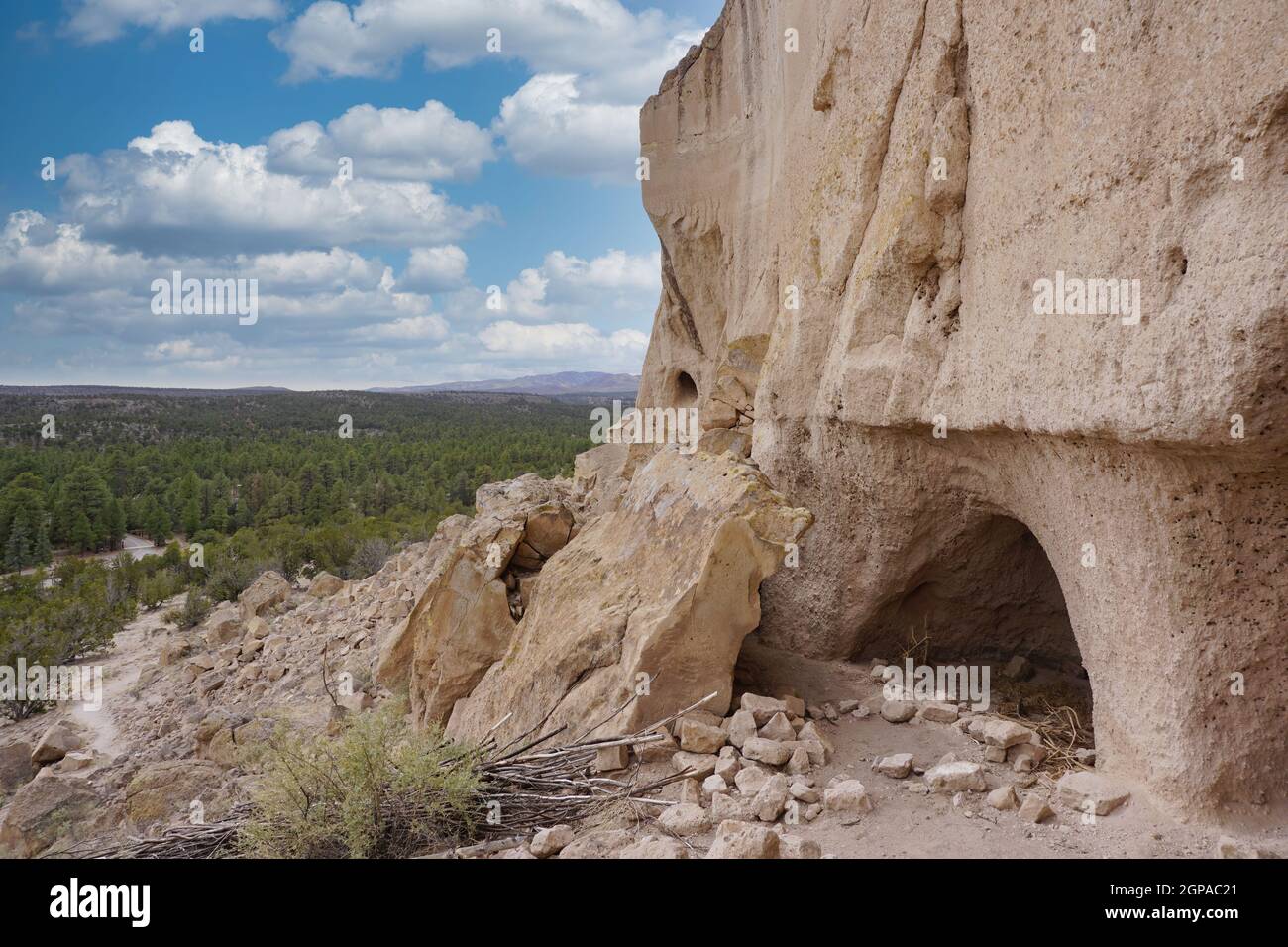 Pueblo indian cliff dwellings hi-res stock photography and images - Alamy