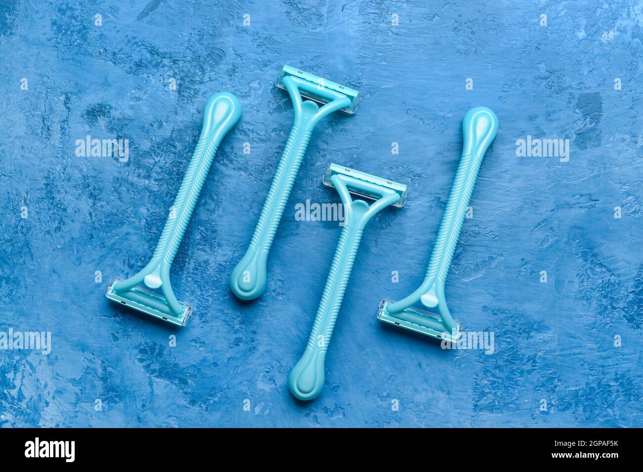 Blue razors hi-res stock photography and images - Alamy