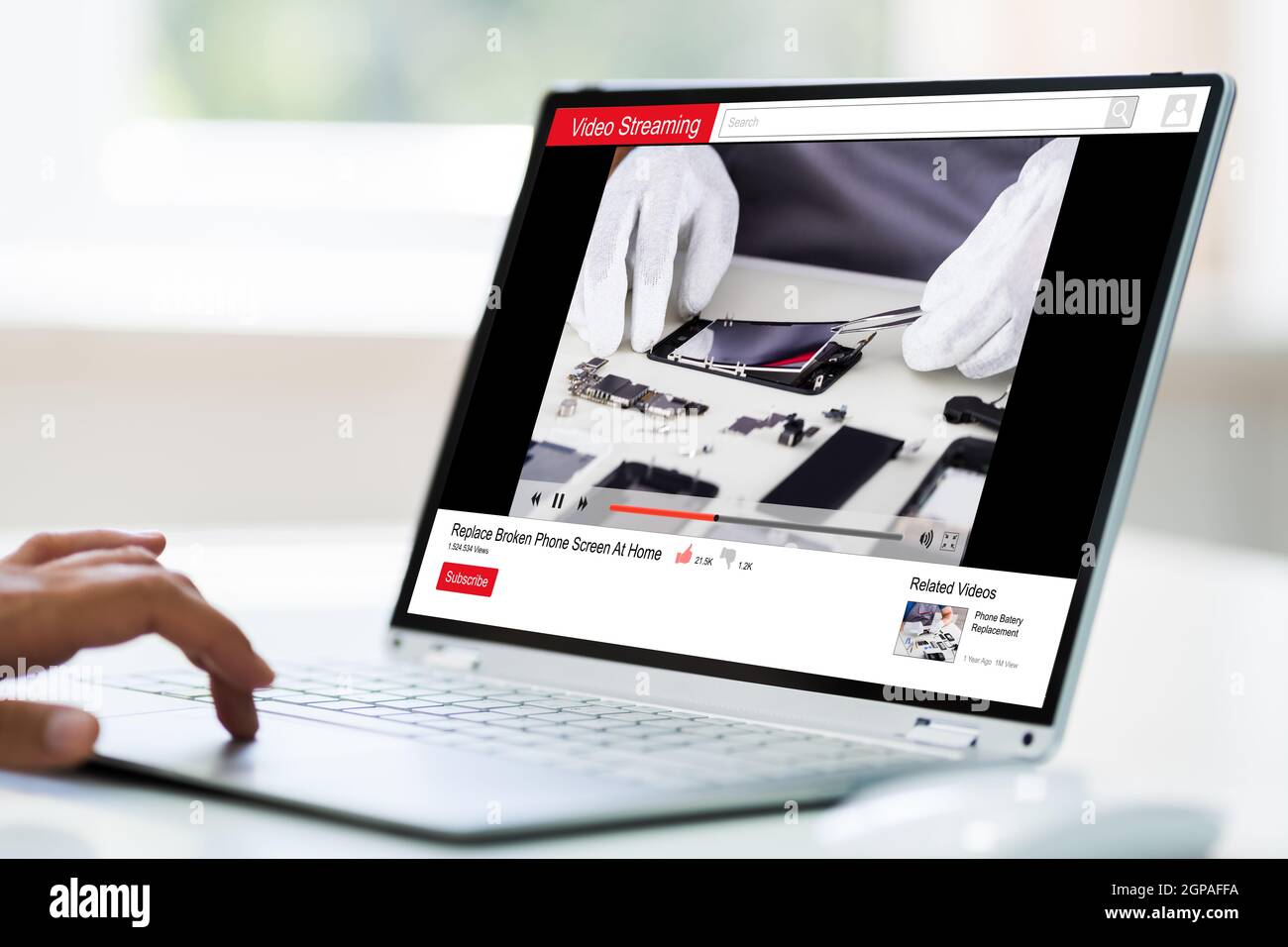 Computer repair class hi-res stock photography and images - Alamy