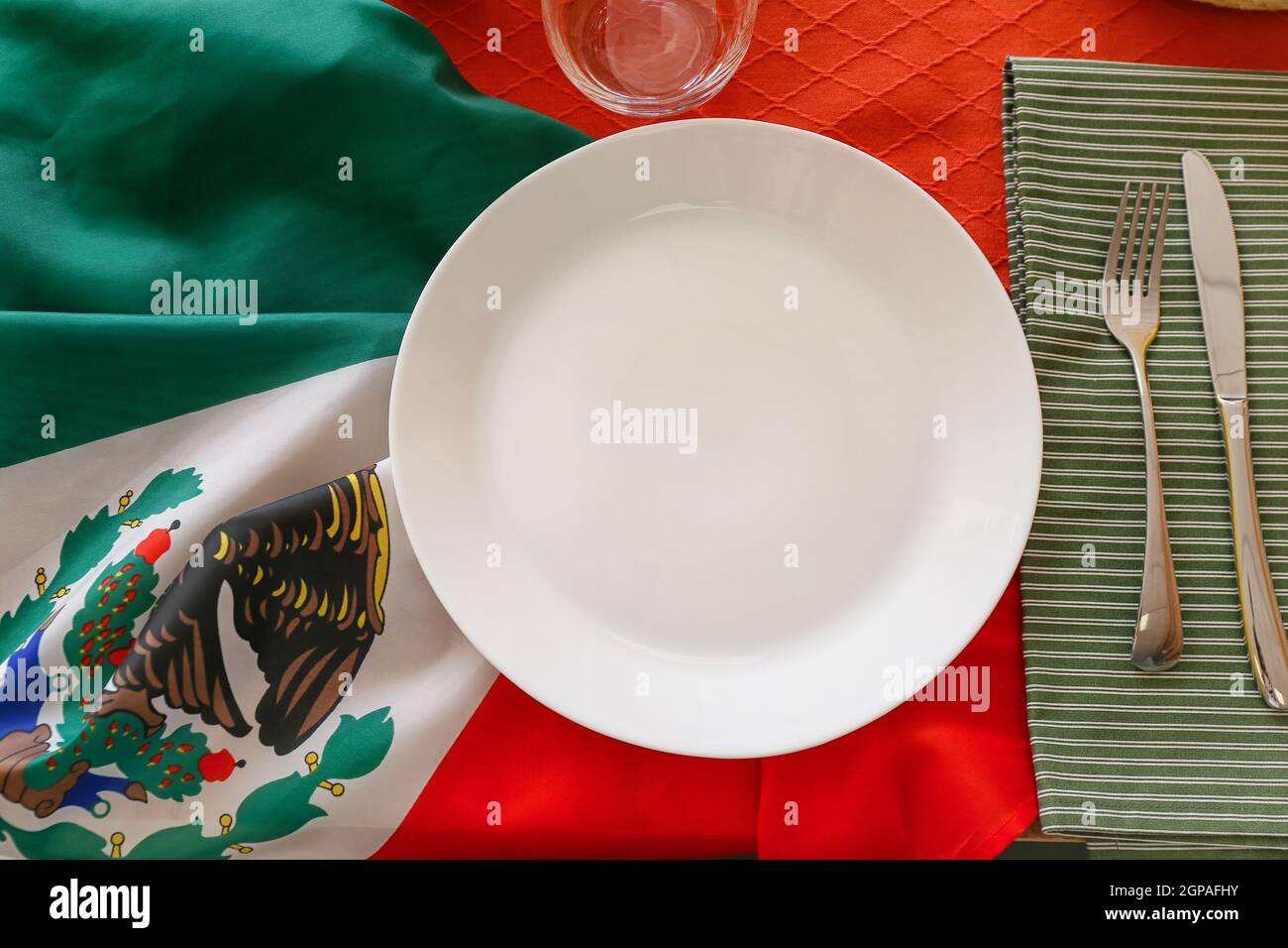Table setting with Mexican flag in dining room Stock Photo - Alamy
