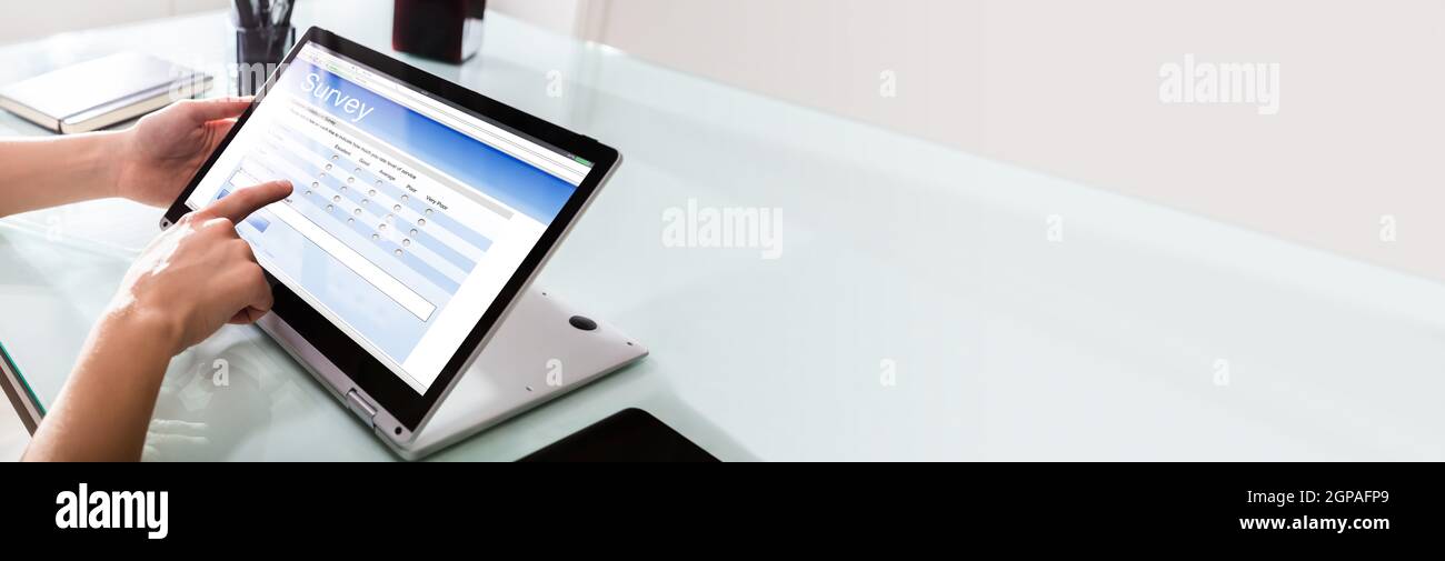 Checklist on tablet screen hi-res stock photography and images - Alamy