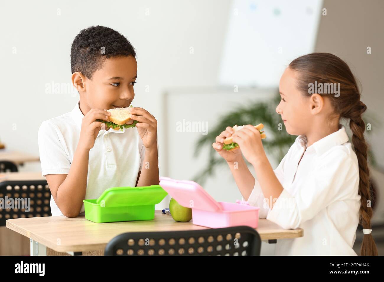 Cute little children having lunch at school Stock Photo - Alamy