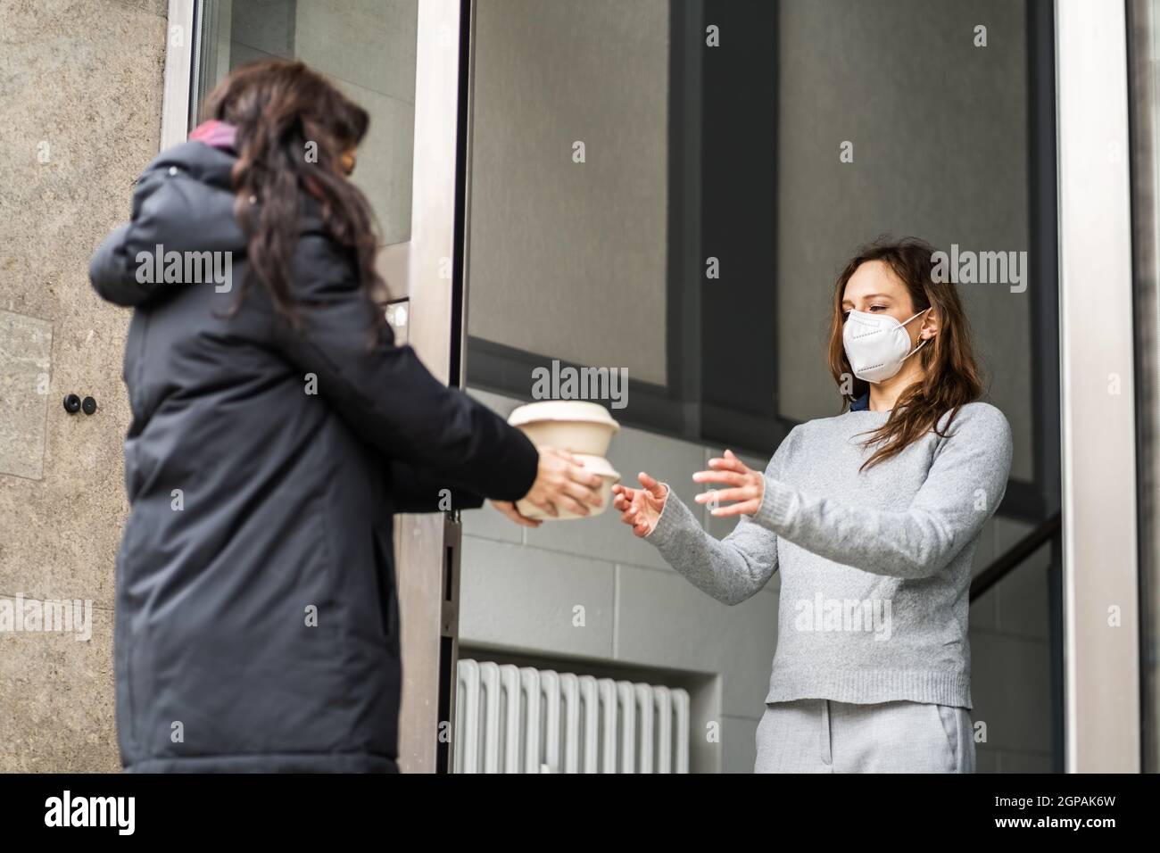 Neighbors helping neighbors hi-res stock photography and images - Alamy