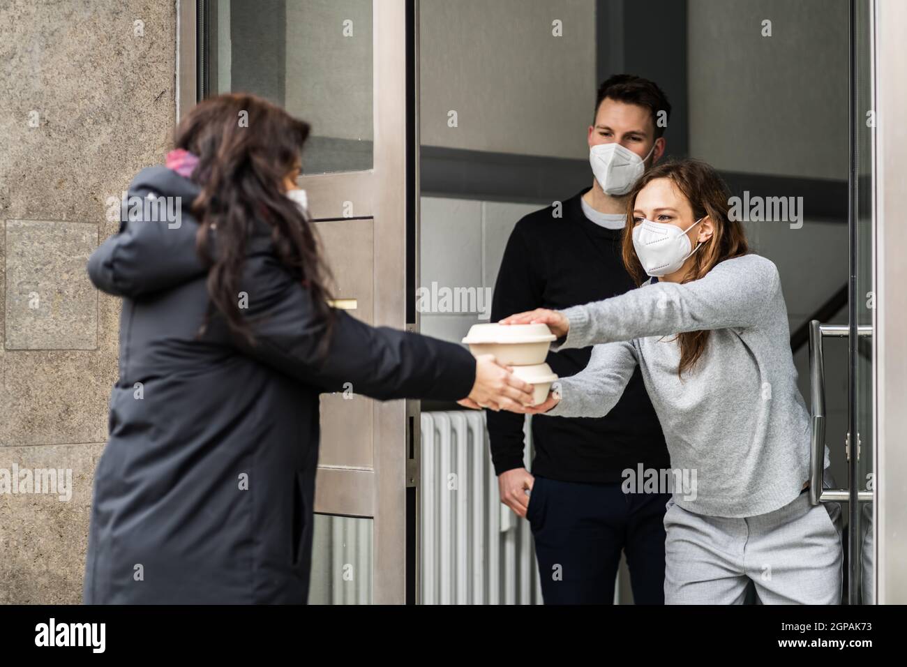 Family helping neighbor hi-res stock photography and images - Alamy