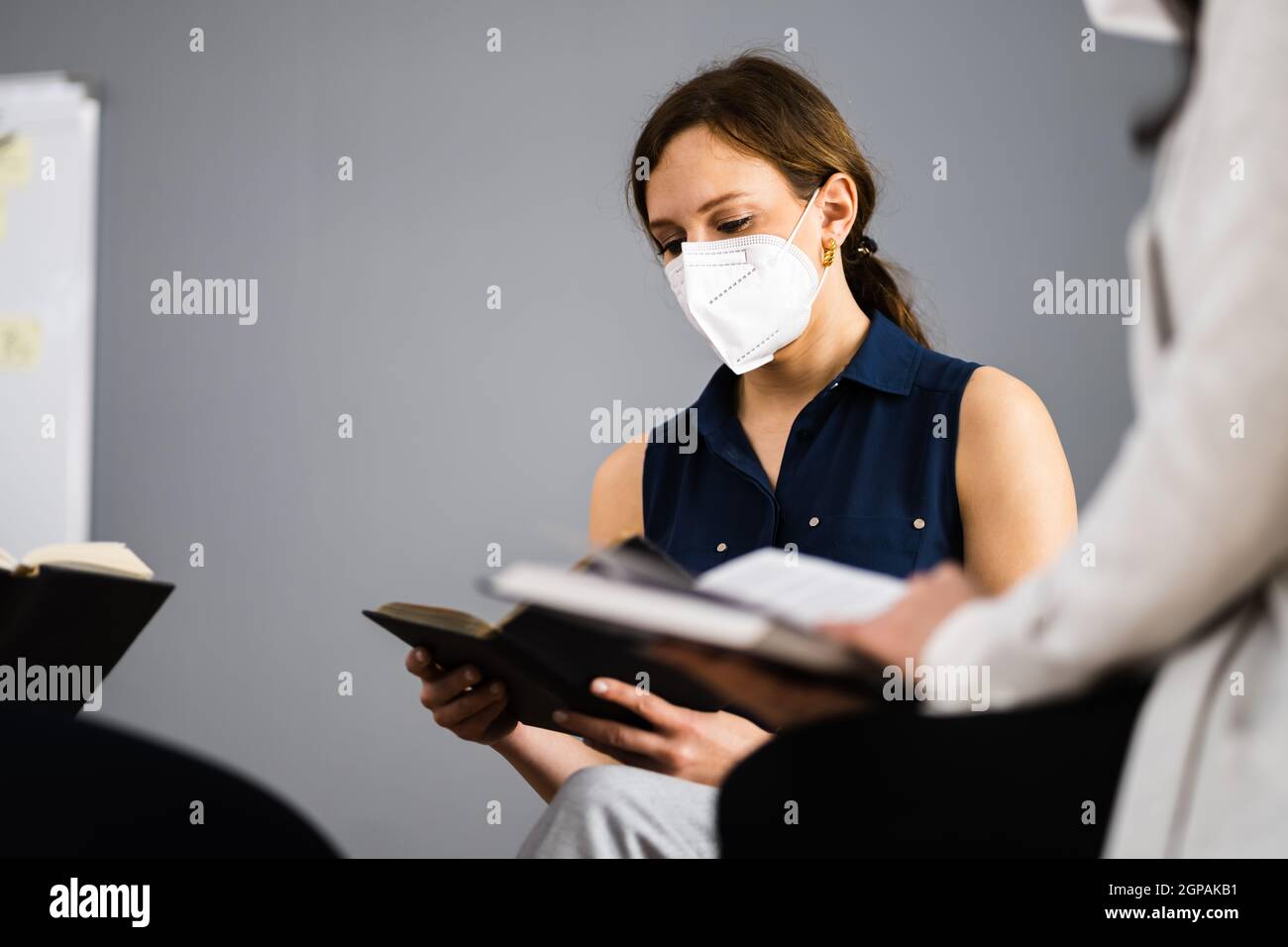 Group Bible Study And Discipleship. People Reading Stock Photo - Alamy