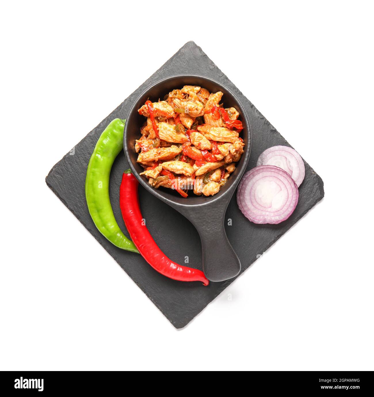 Frying pan with traditional Mexican chicken Fajita on white background ...