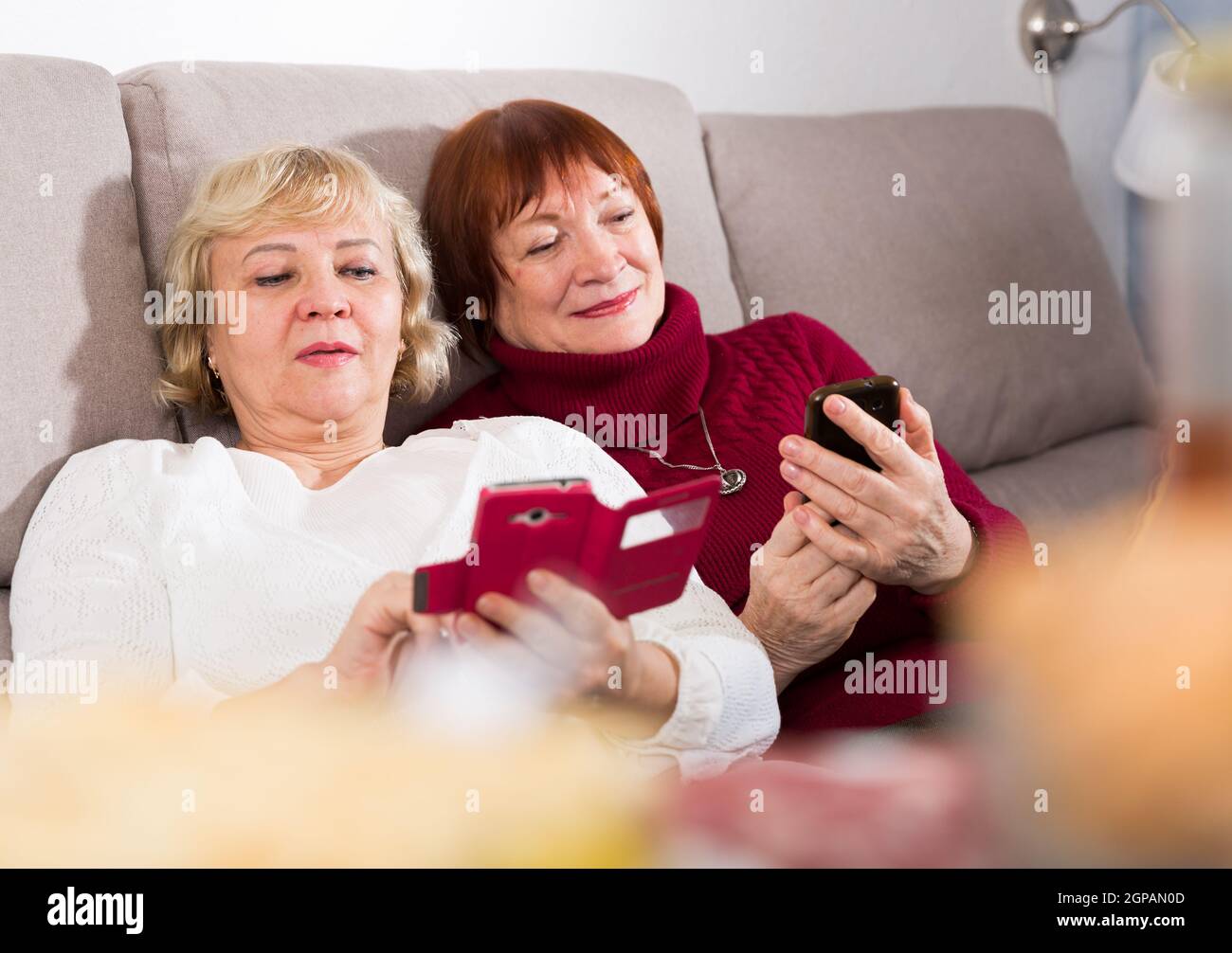 Old mobile phones table hi-res stock photography and images - Alamy